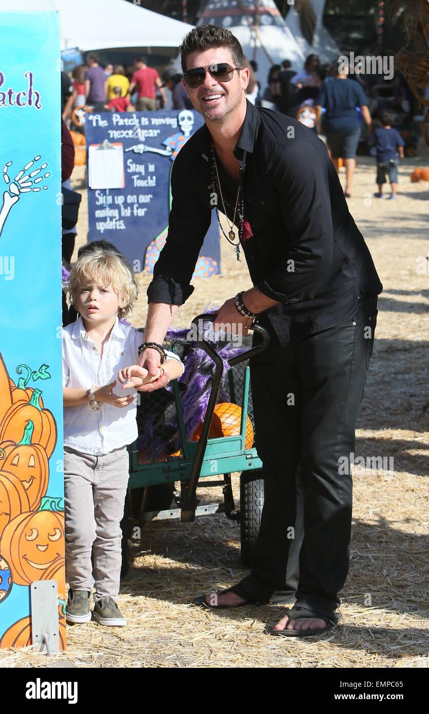 Robin Thicke visits Mr. Bones Pumpkin Patch with his son Julian ...