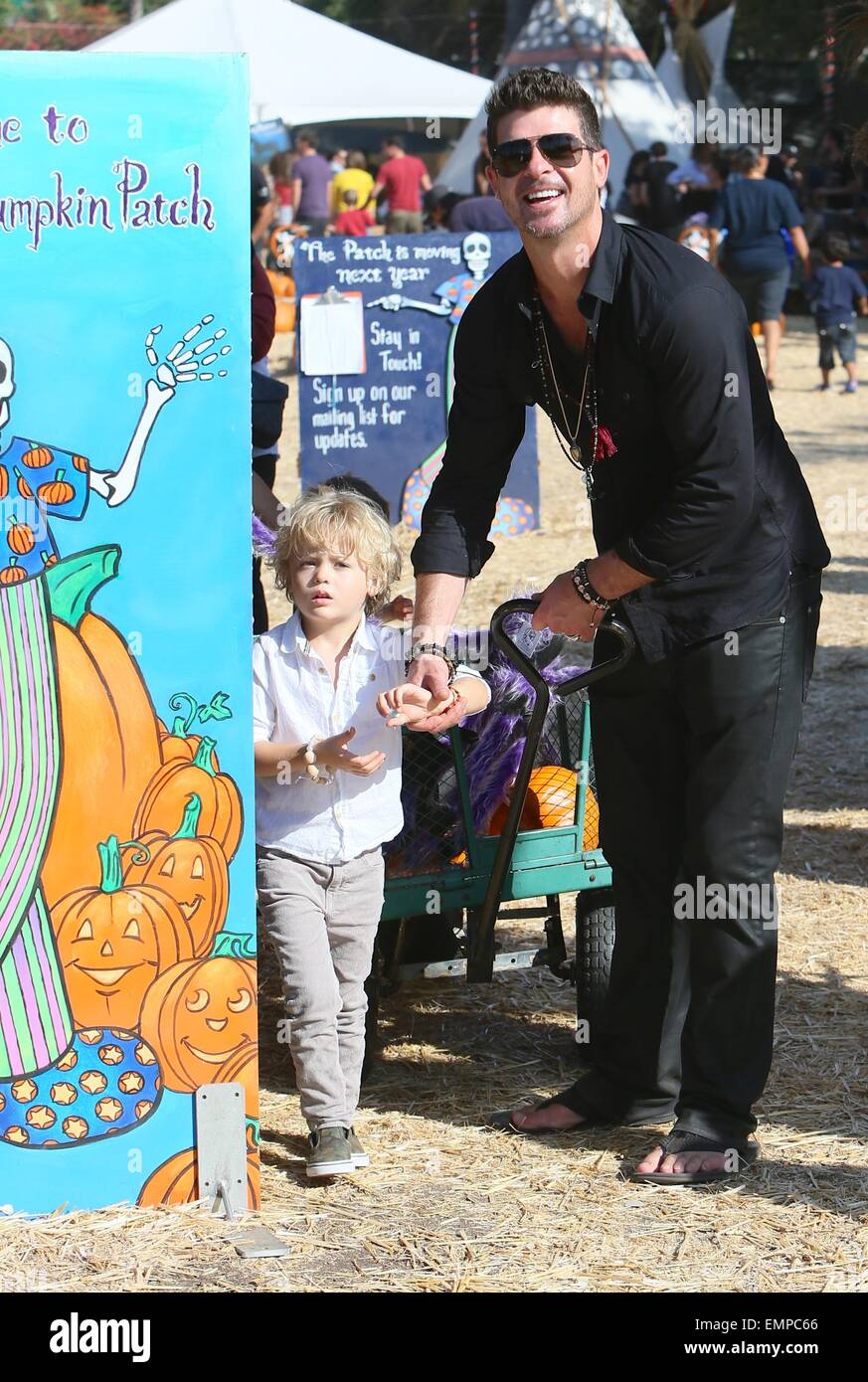 Robin Thicke visits Mr. Bones Pumpkin Patch with his son Julian ...
