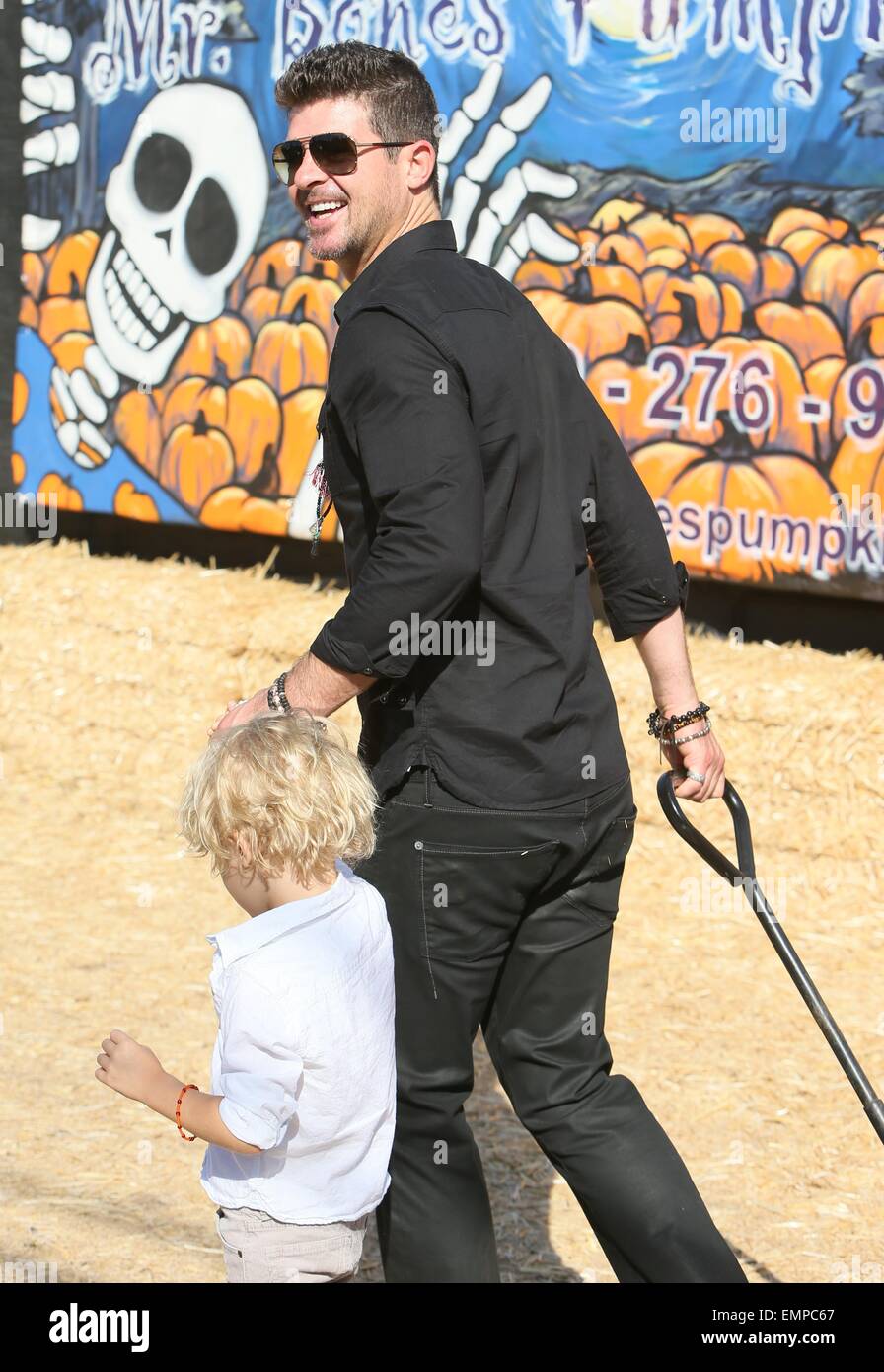 Robin Thicke visits Mr. Bones Pumpkin Patch with his son Julian ...