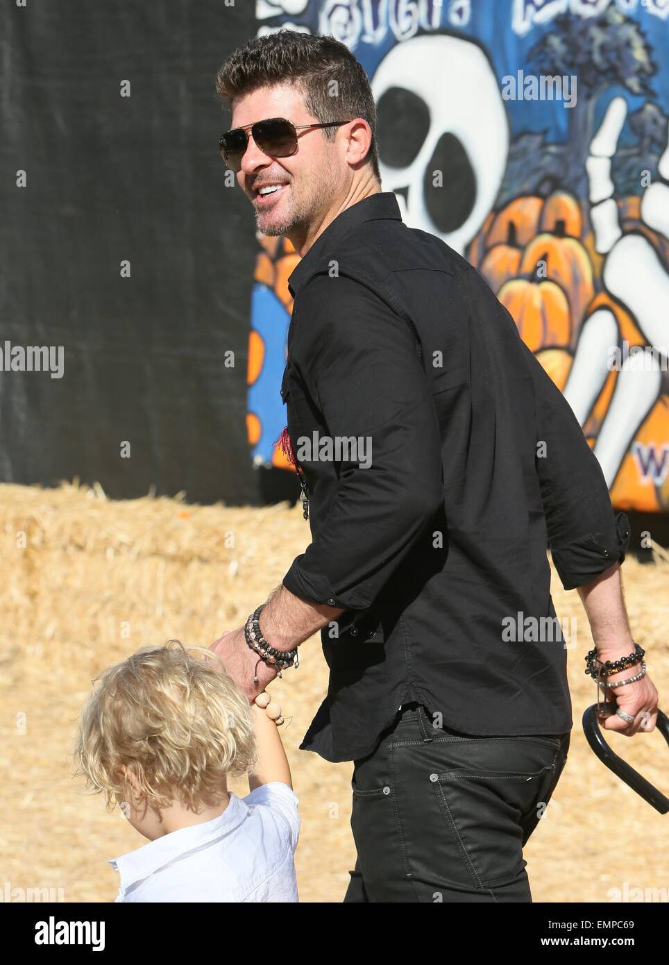 Robin Thicke visits Mr. Bones Pumpkin Patch with his son Julian ...