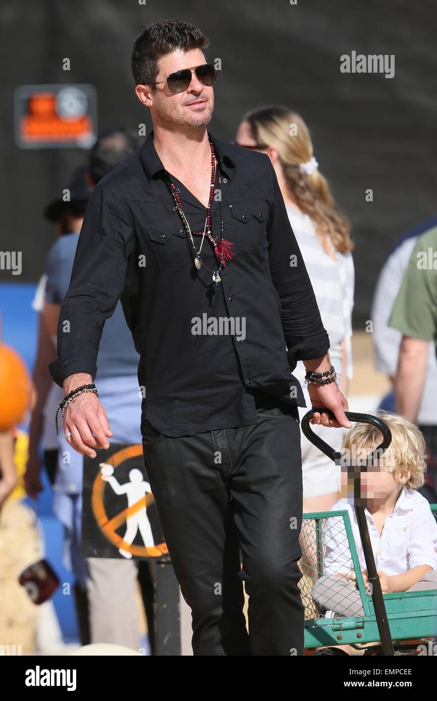 Robin Thicke visits Mr. Bones Pumpkin Patch with his son Julian ...