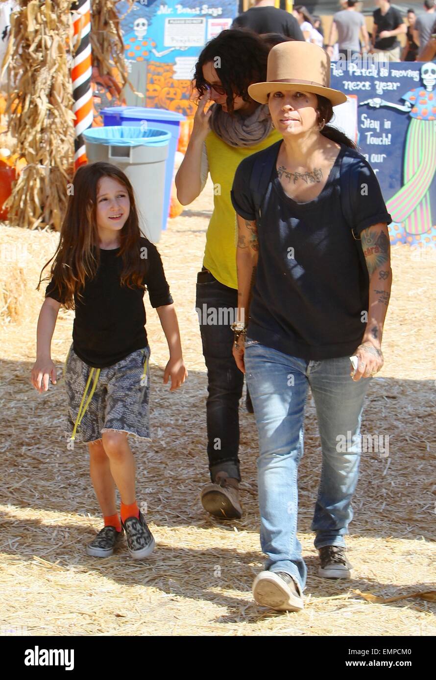 Pregnant Sara Gilbert and partner Linda Perry spend time as a family at ...