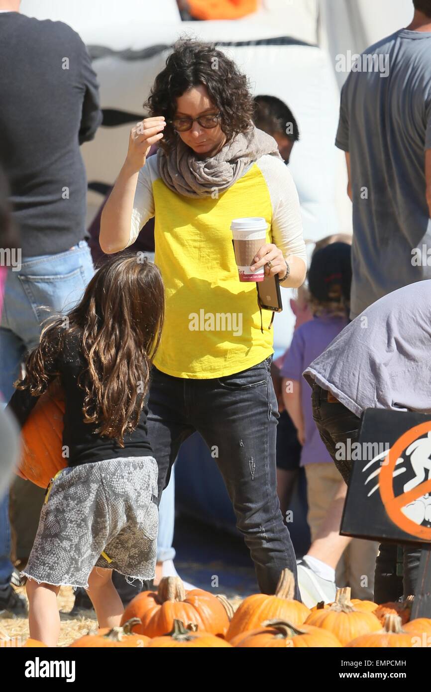 Pregnant Sara Gilbert and partner Linda Perry spend time as a family at ...