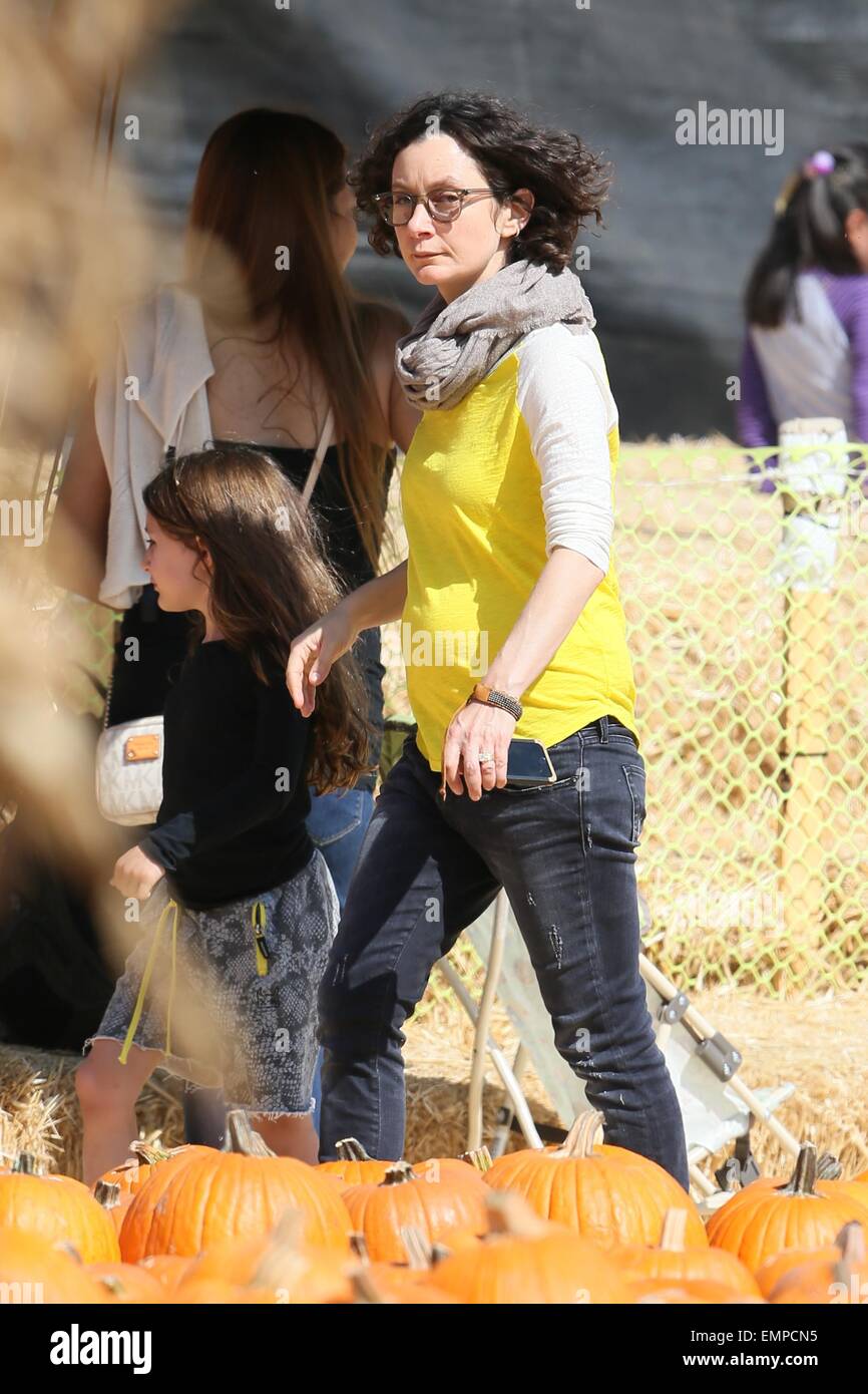 Pregnant Sara Gilbert and partner Linda Perry spend time as a family at ...