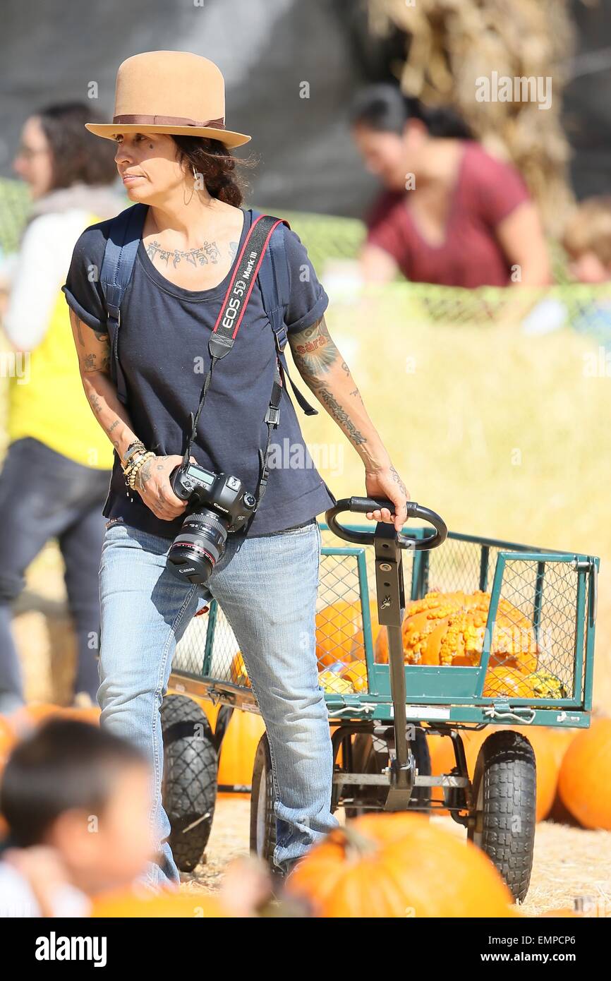 Pregnant Sara Gilbert and partner Linda Perry spend time as a family at ...