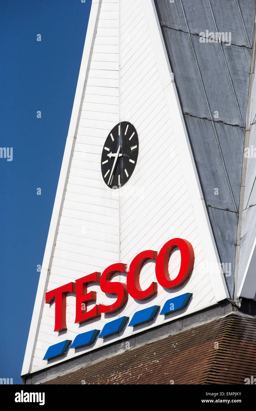 Sign for Tesco Supermarket Stock Photo - Alamy