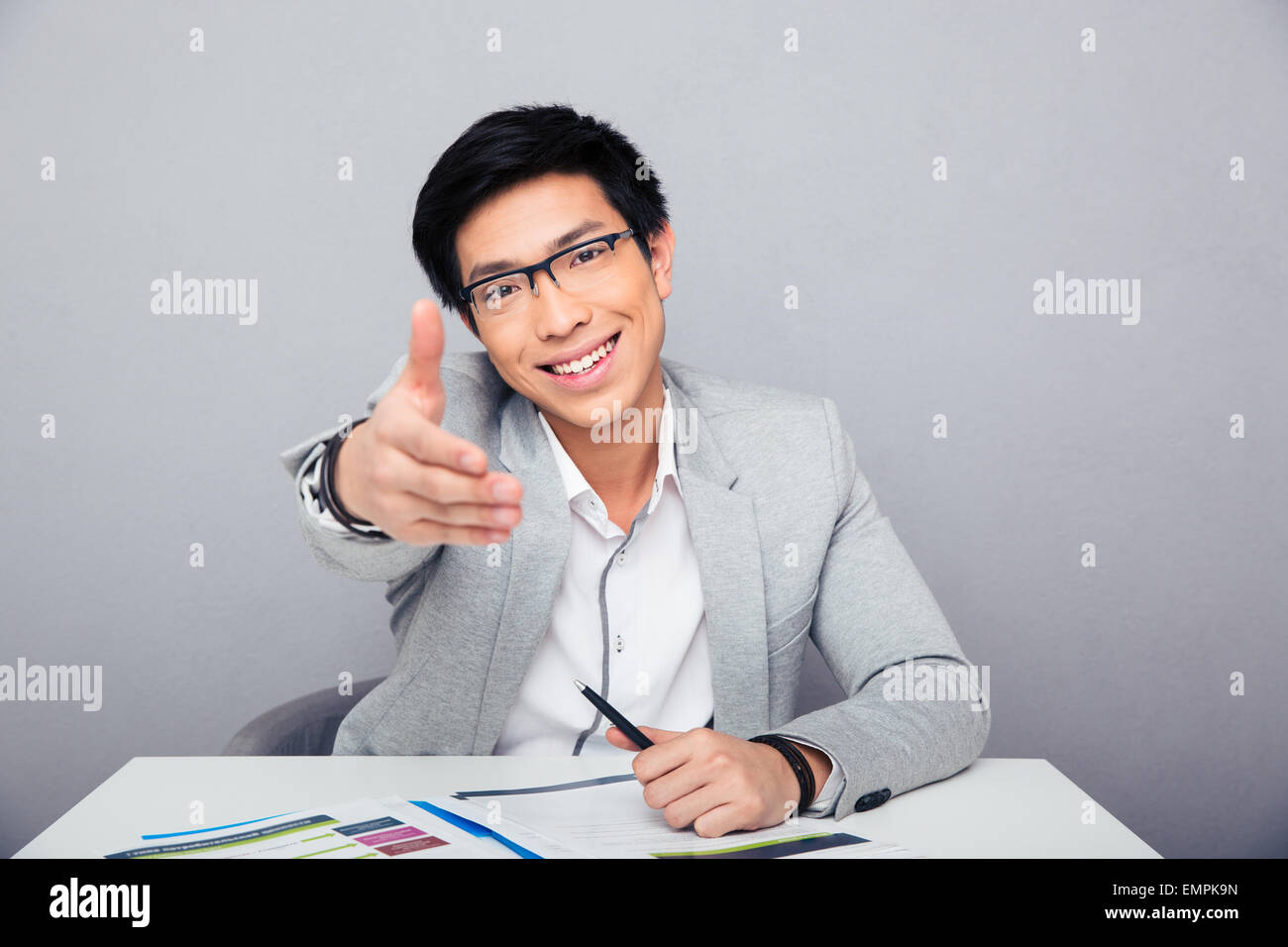 Asian handshake hi-res stock photography and images - Alamy