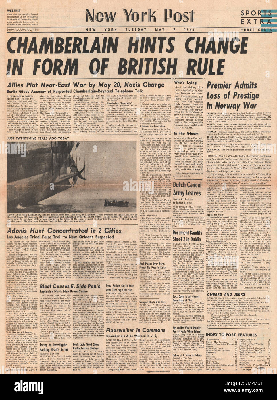 Neville chamberlain and hitler newspaper hi-res stock photography and ...