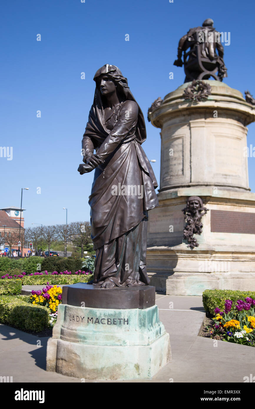 Shakespeare statue stratford hi-res stock photography and images - Alamy