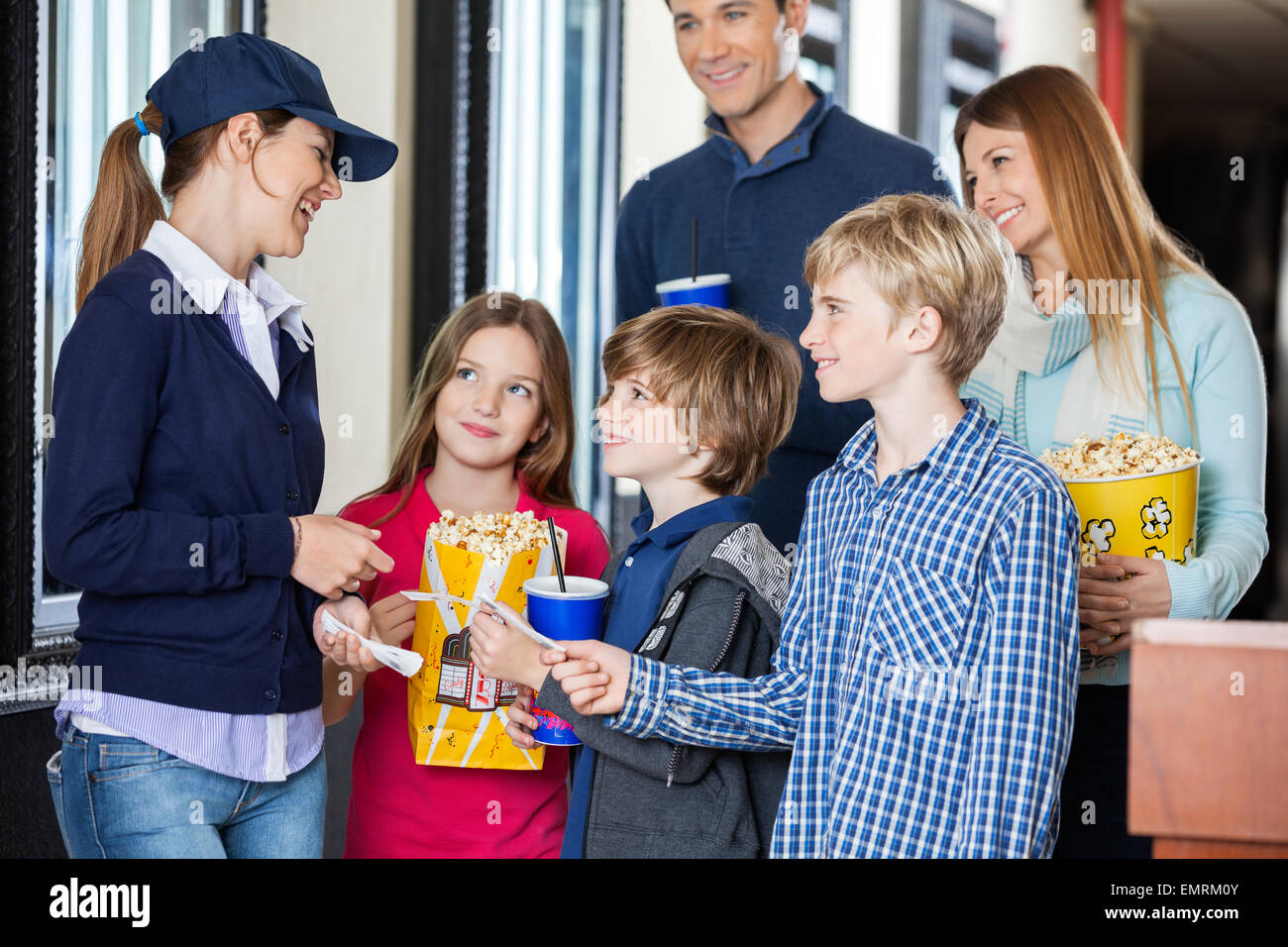 Family cinema hi-res stock photography and images - Alamy