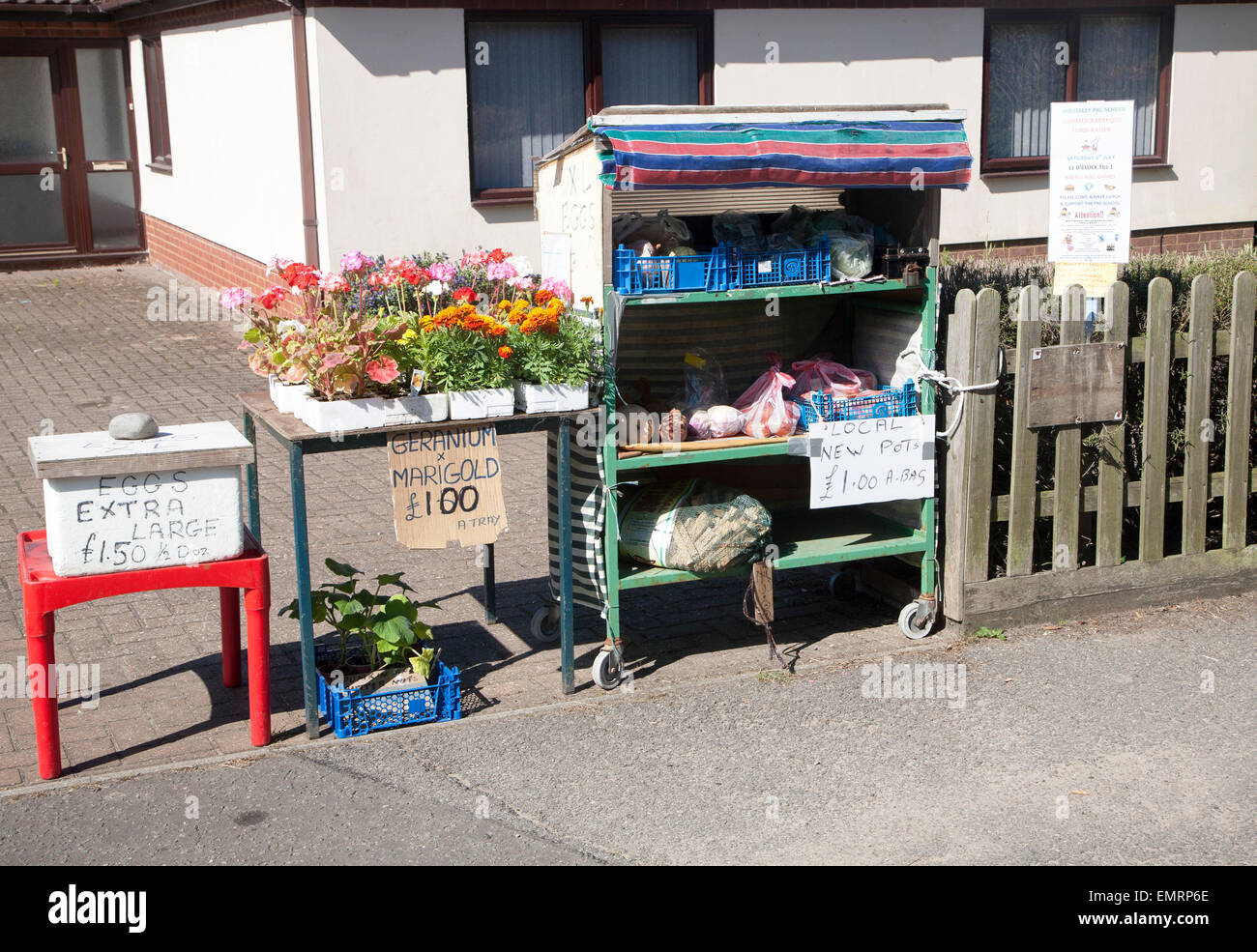 Honesty stall hi-res stock photography and images - Alamy