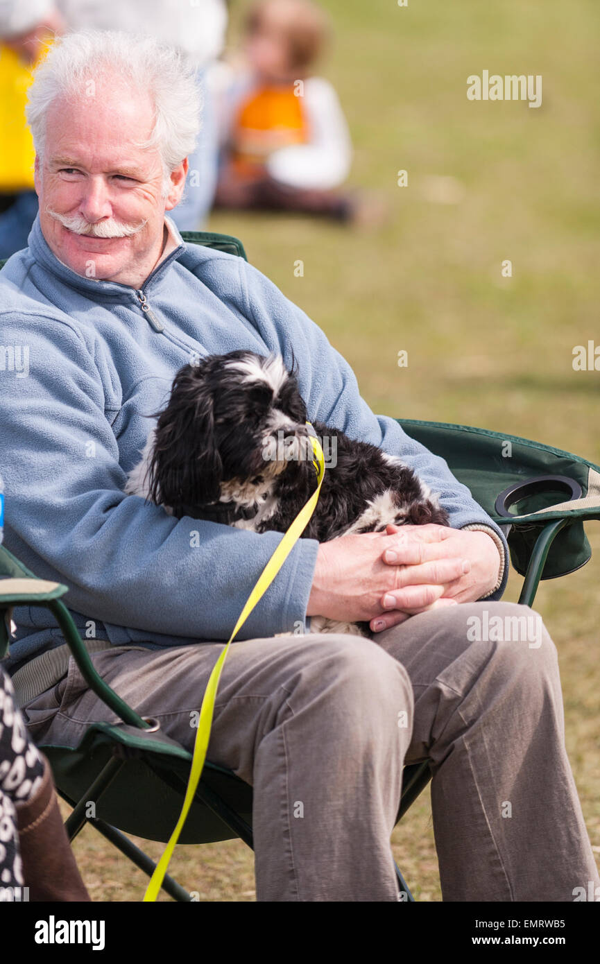Elderly person with dog hi-res stock photography and images - Alamy