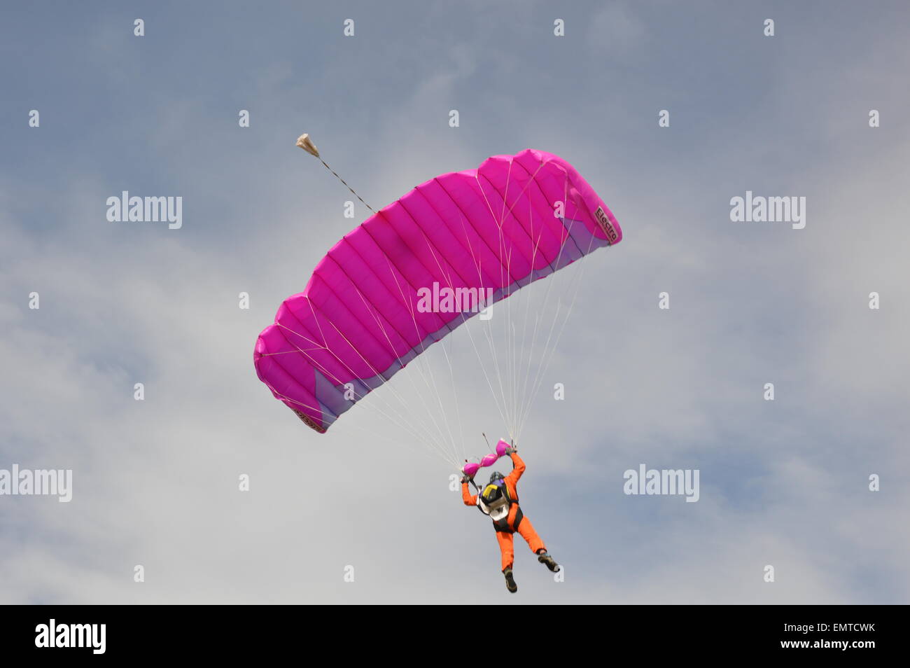 Free fall parachute hi-res stock photography and images - Alamy