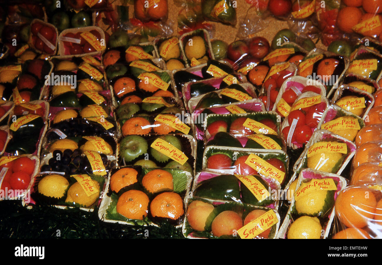 1959, historical, Empire imported fruit packaged into 'super packs' on ...