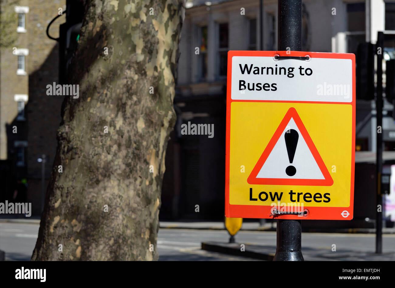 London, England, UK. Warning to buses - Low Trees sign Stock Photo - Alamy