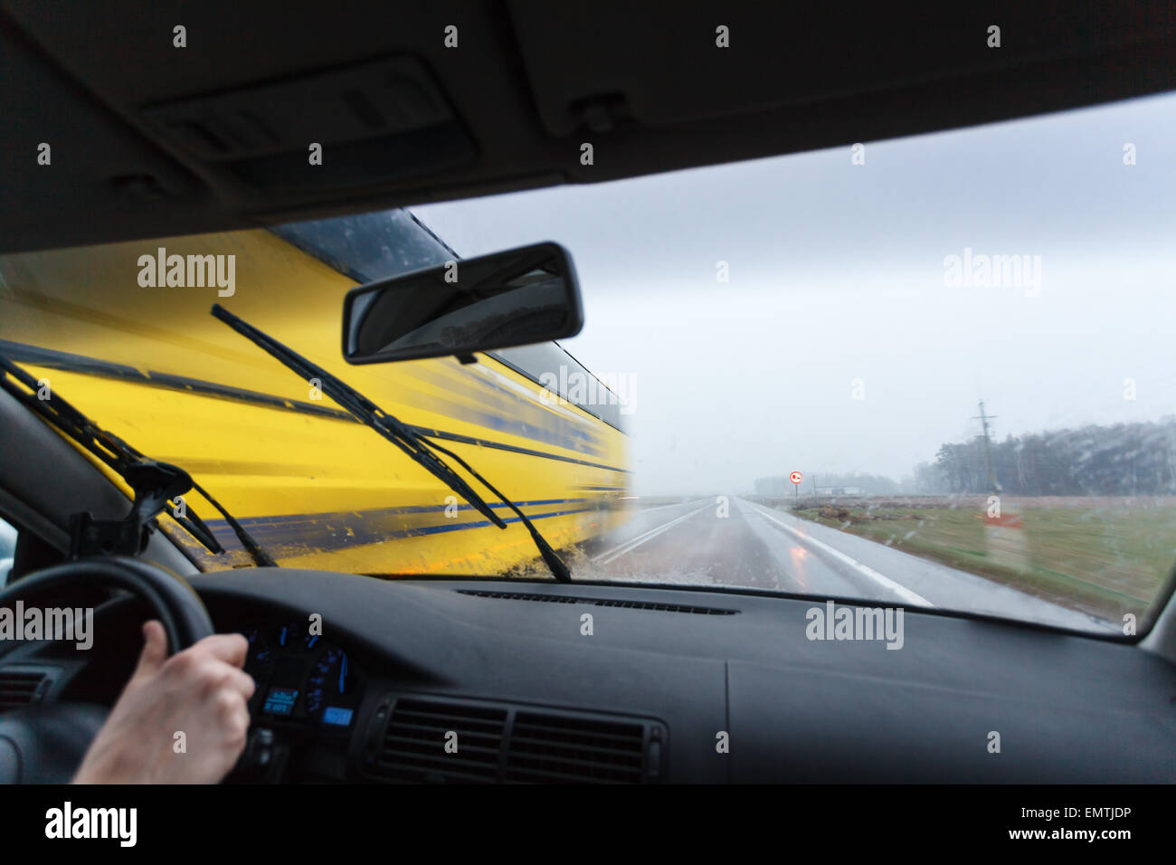 Bus driving in rain hi-res stock photography and images - Alamy