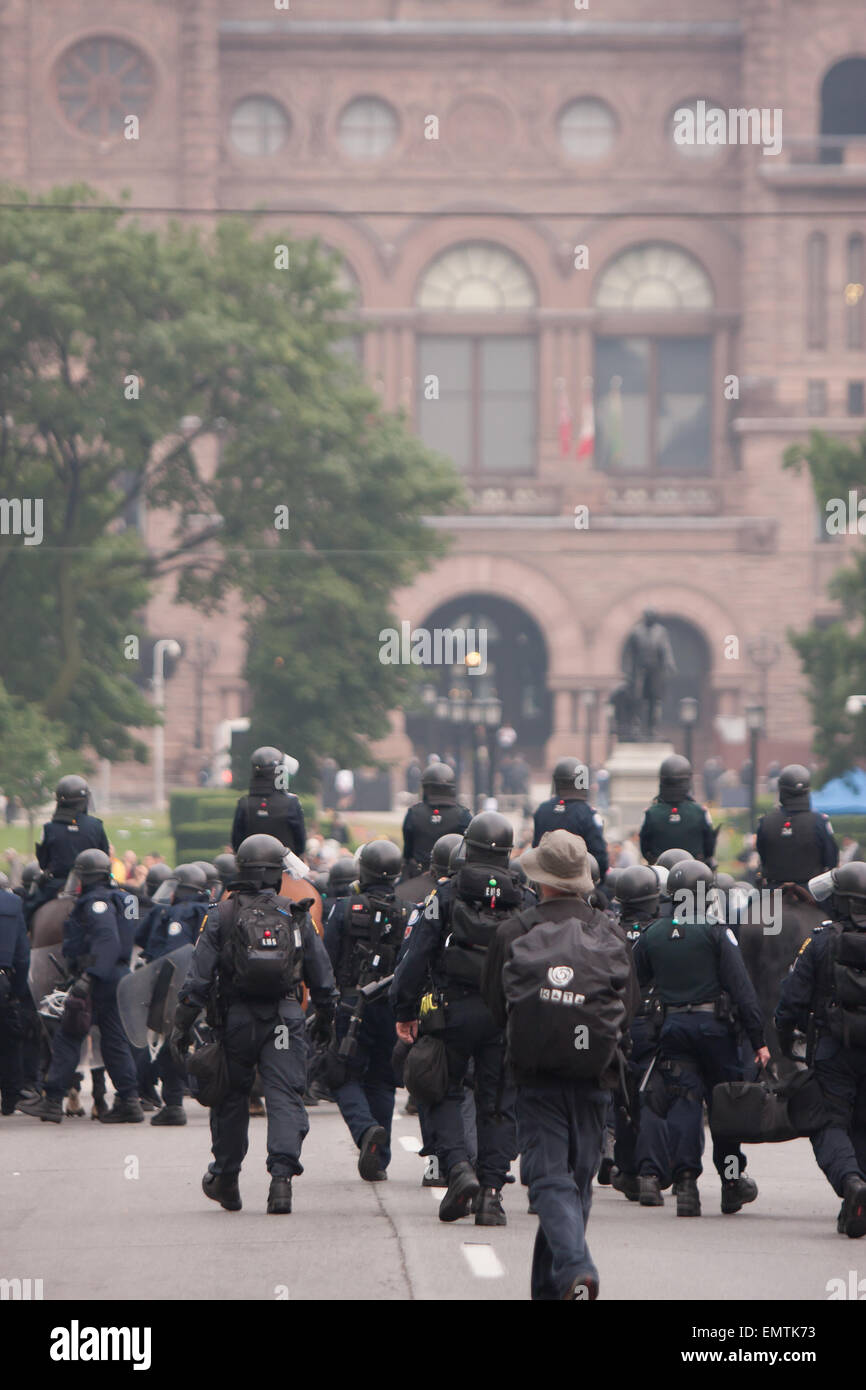 June 26, 2010 - Toronto, Canada. Protesters clash with riot police ...