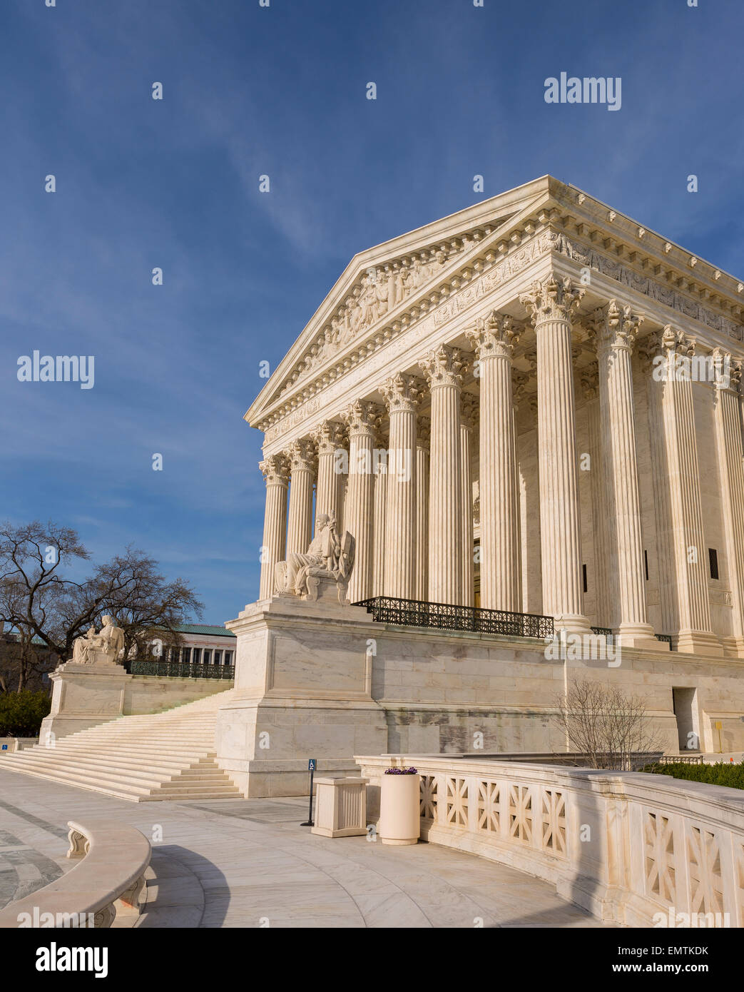 WASHINGTON, DC, USA - United States Supreme Court building exterior ...