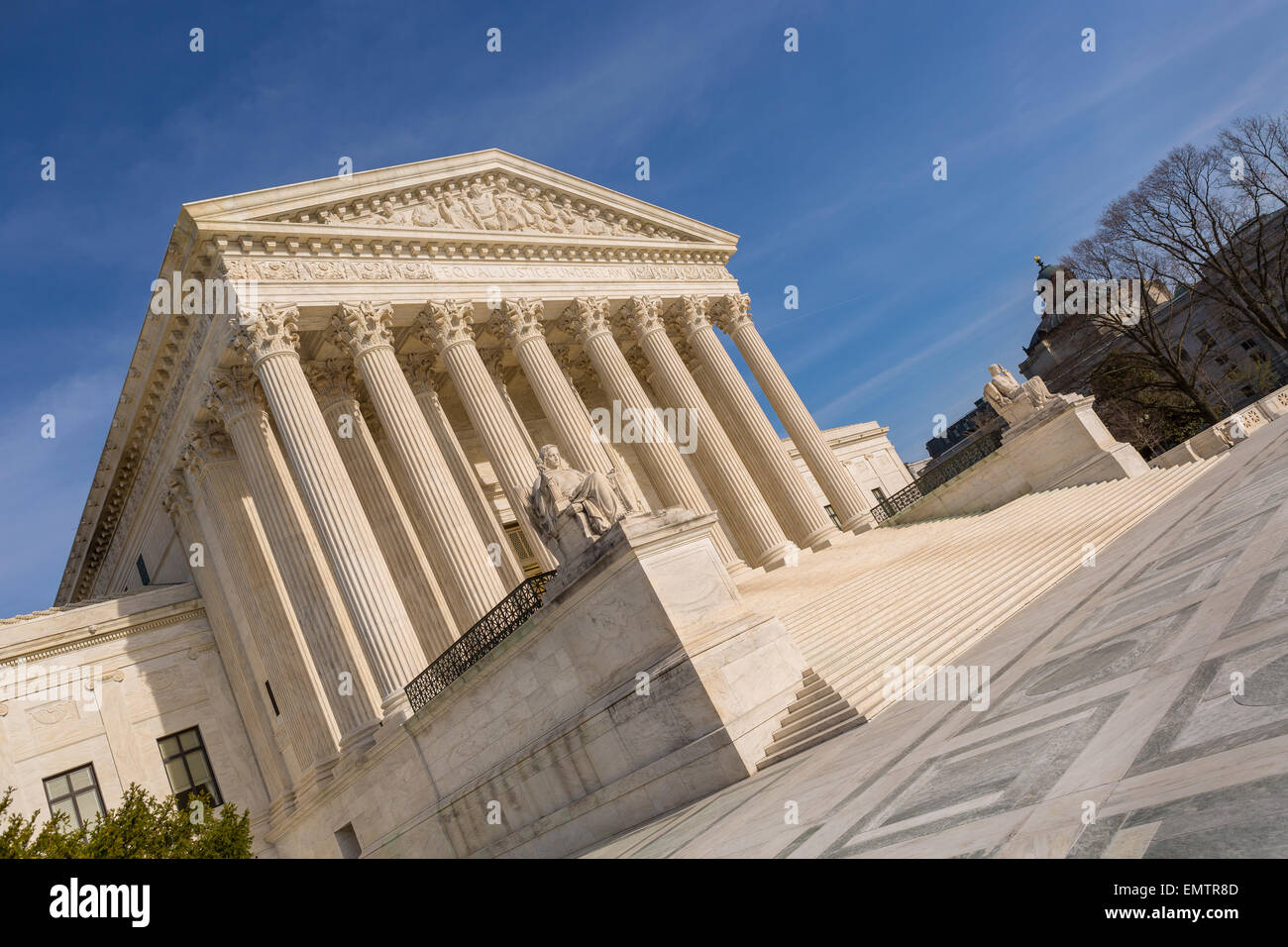 WASHINGTON, DC, USA - United States Supreme Court building exterior ...