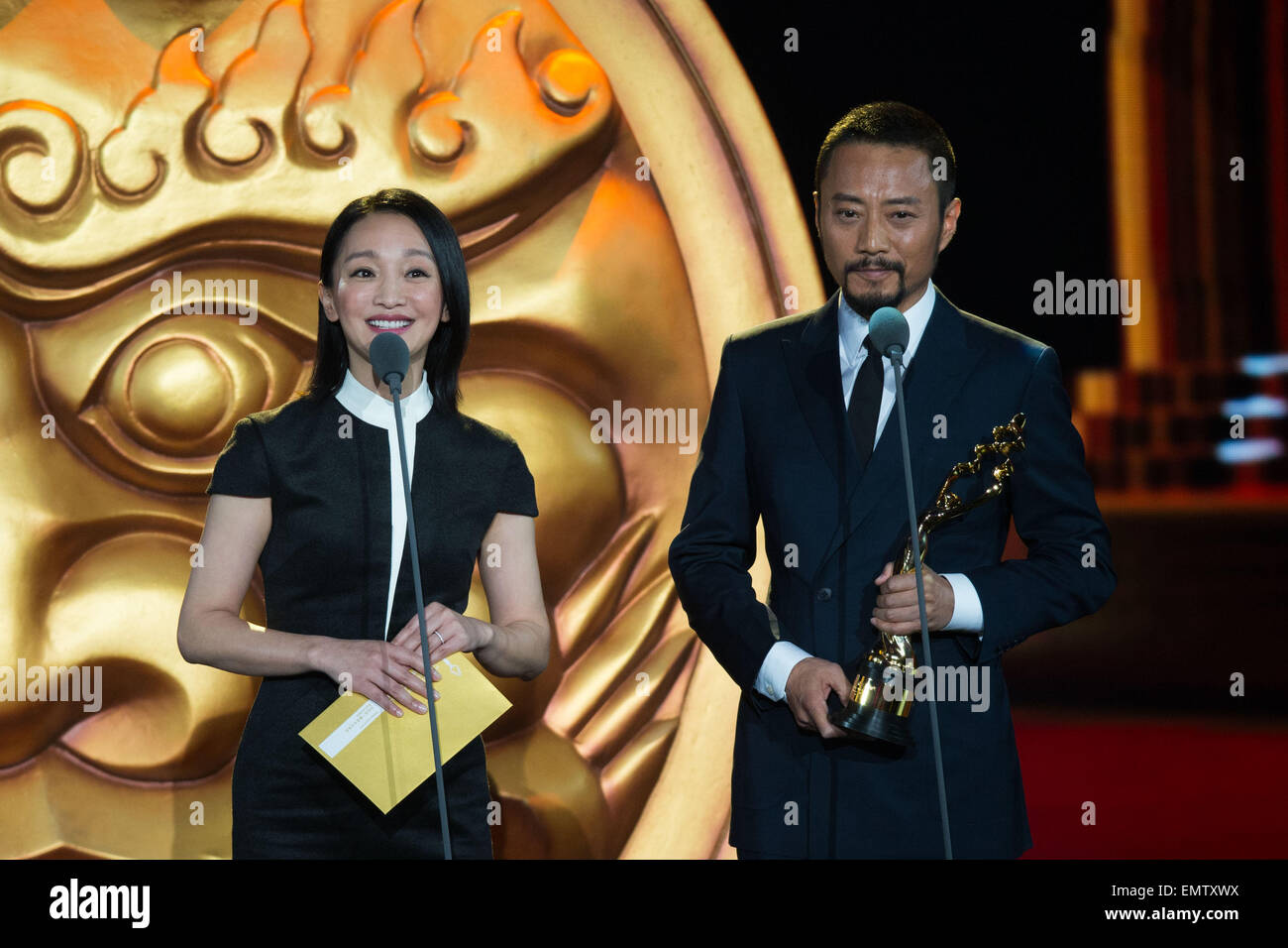 Beijing, China. 23rd Apr, 2015. Guests Zhou Xun (L) and Zhang Hanyu attend the awarding ceremony ...