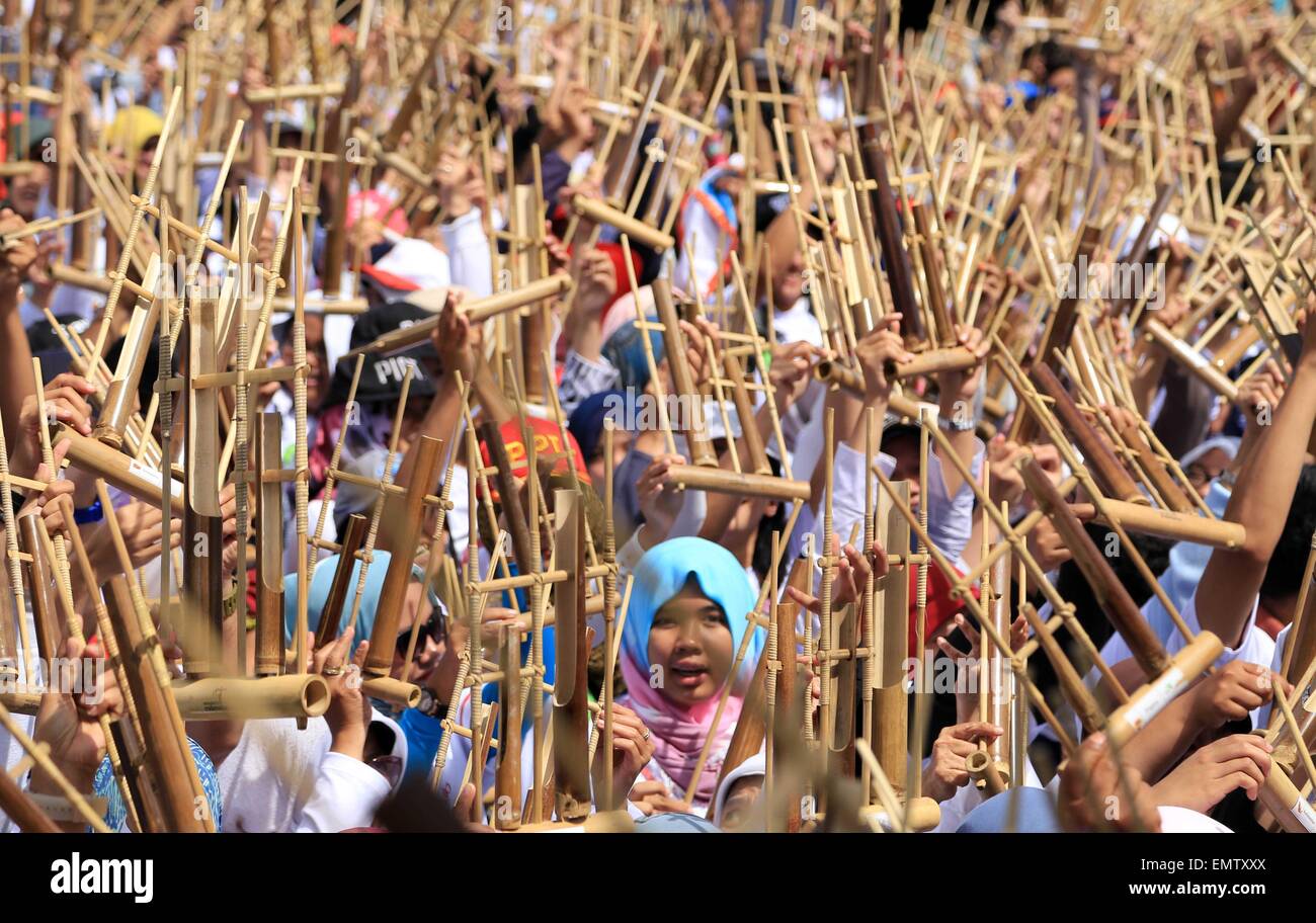 Angklung playing hi-res stock photography and images - Alamy