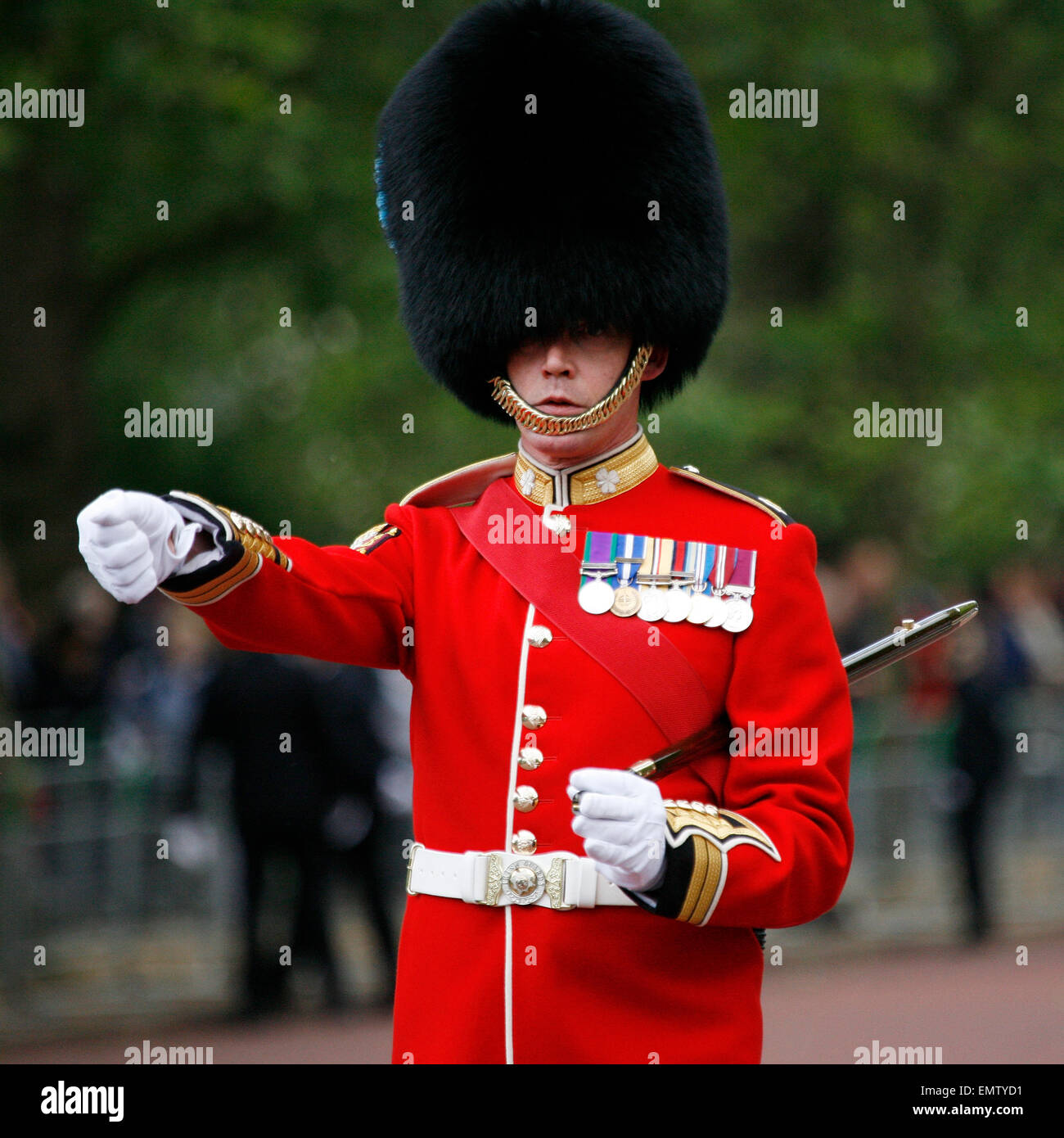 Coldstream guards queen hi-res stock photography and images - Alamy