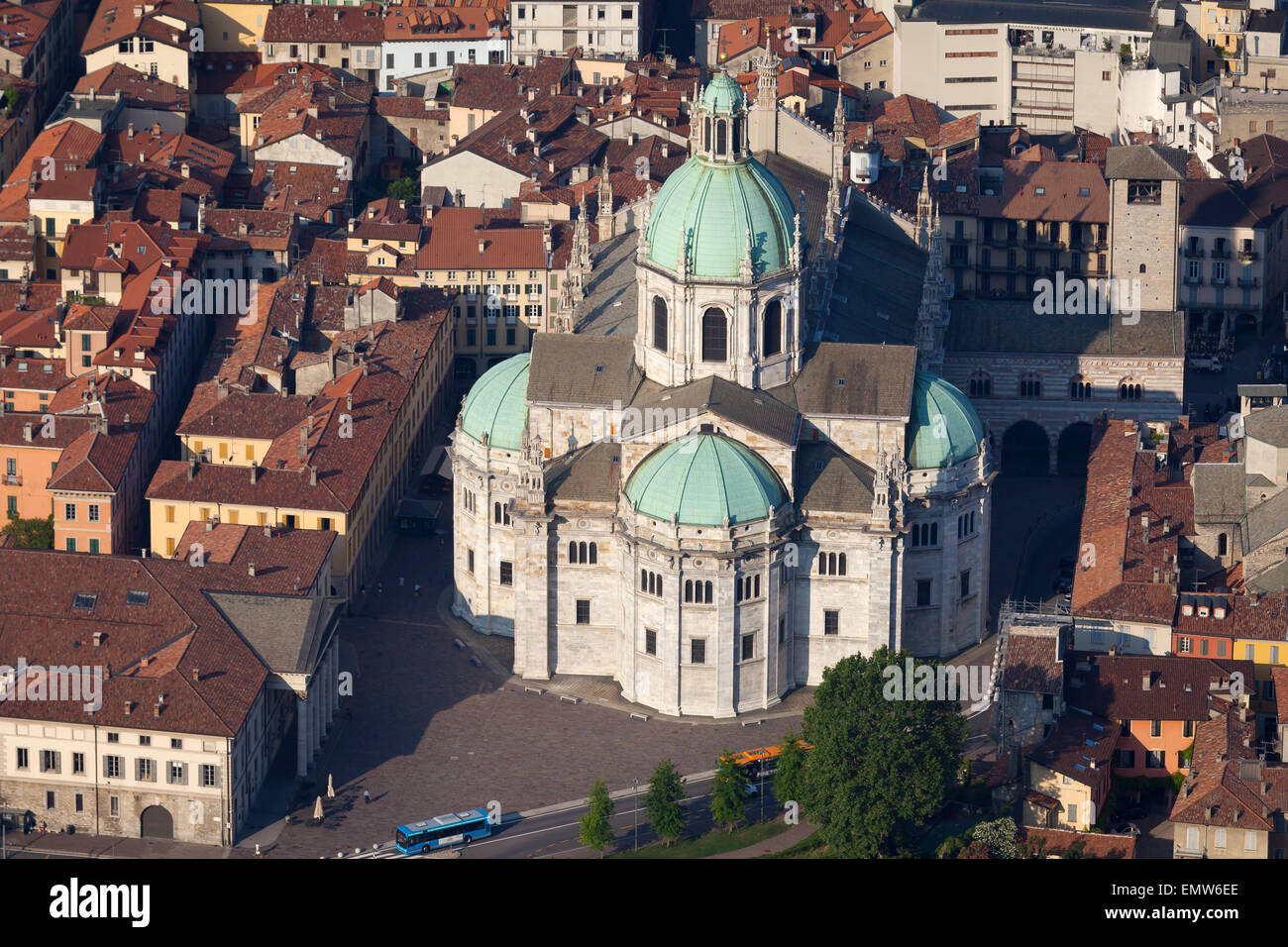 Medieval como cathedral on lake como hi-res stock photography and ...