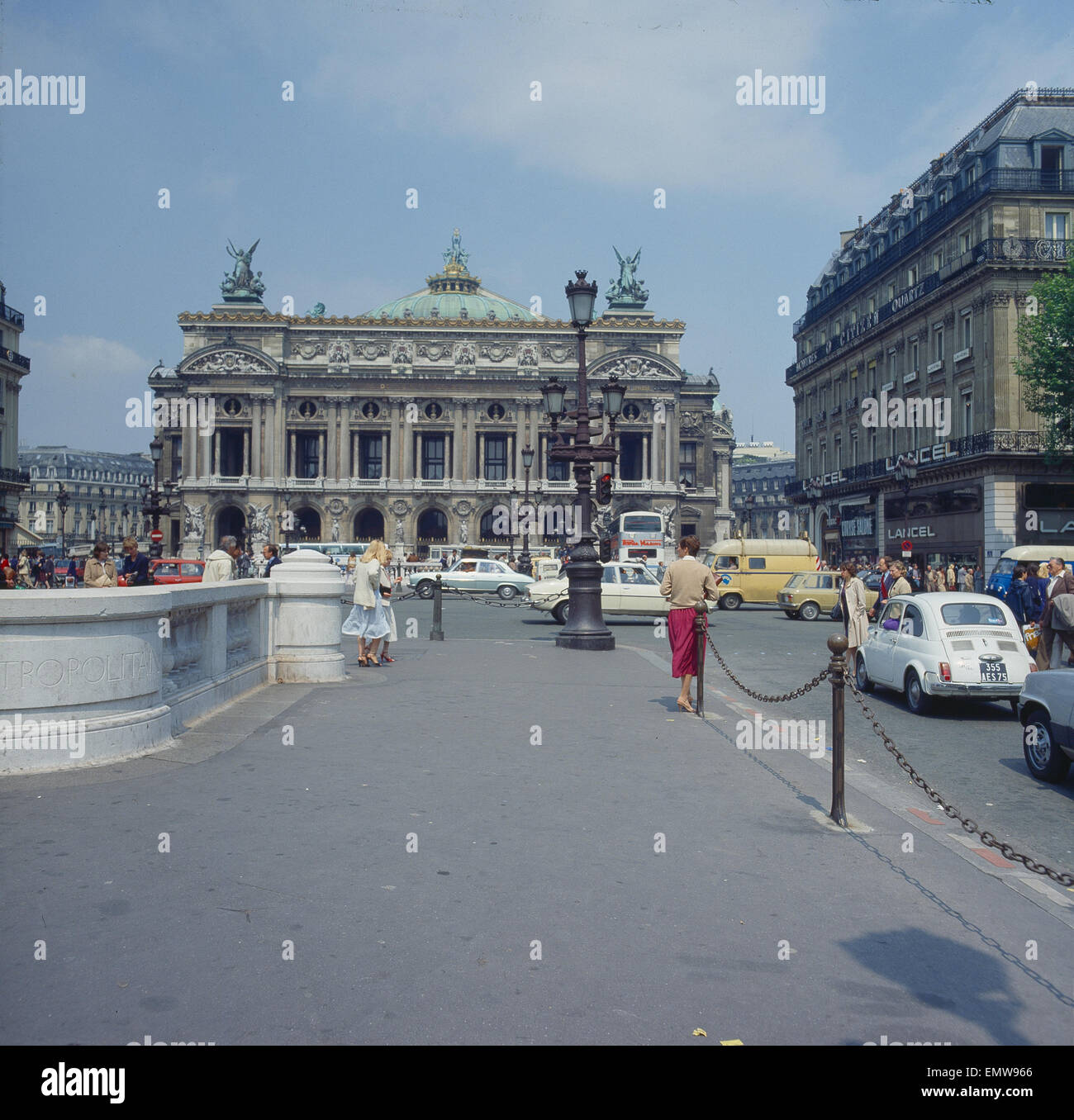 Oper paris hi-res stock photography and images - Alamy