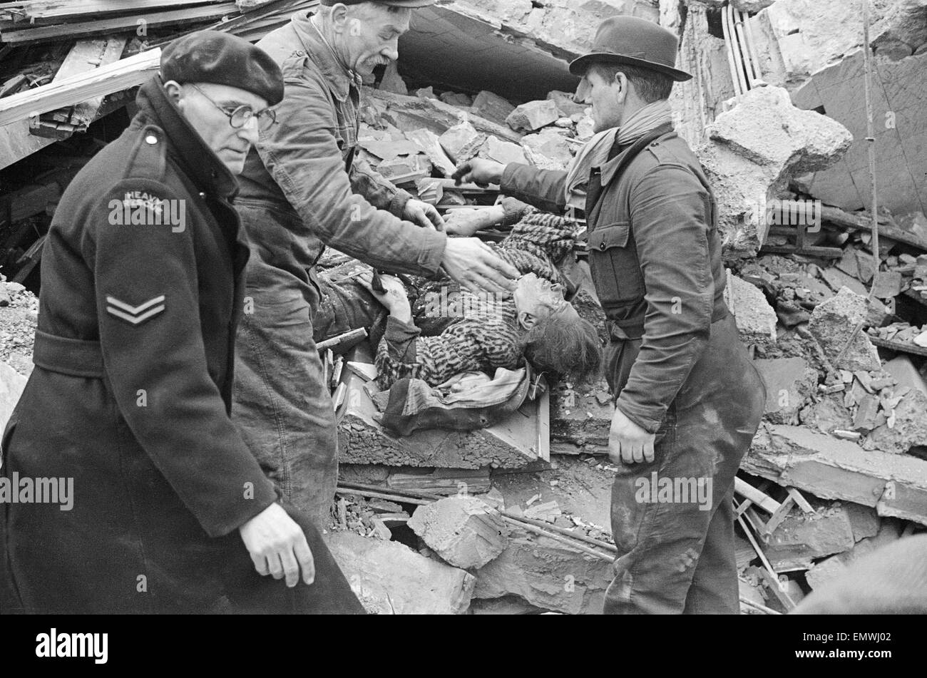 War damage photos hi-res stock photography and images - Alamy