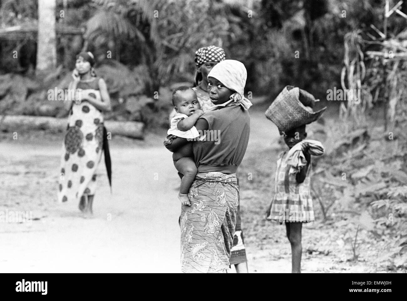 Child biafran war hi-res stock photography and images - Alamy
