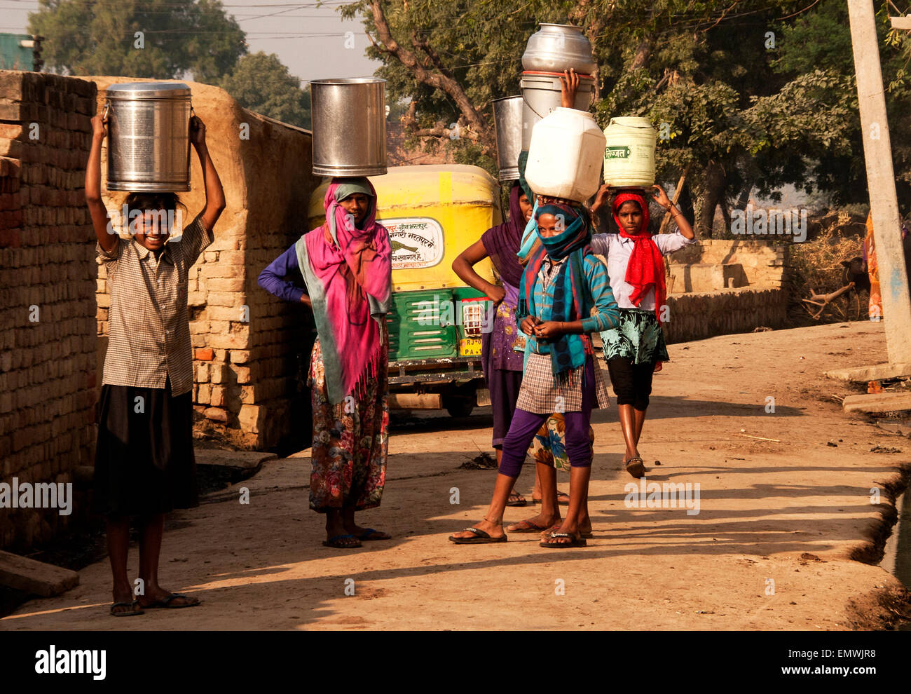 Poverty in india women hi-res stock photography and images - Alamy