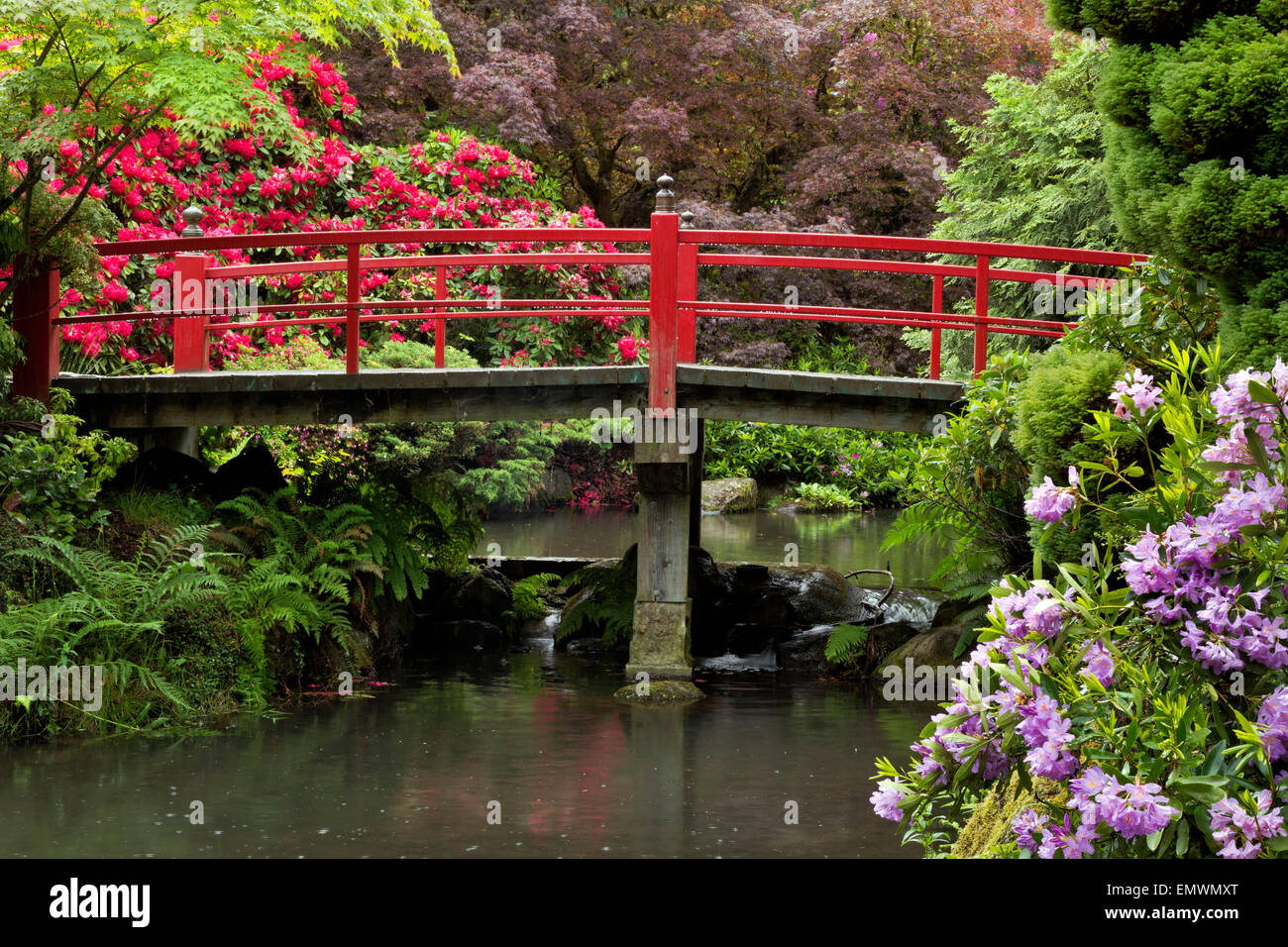 Heart bridge hi-res stock photography and images - Alamy