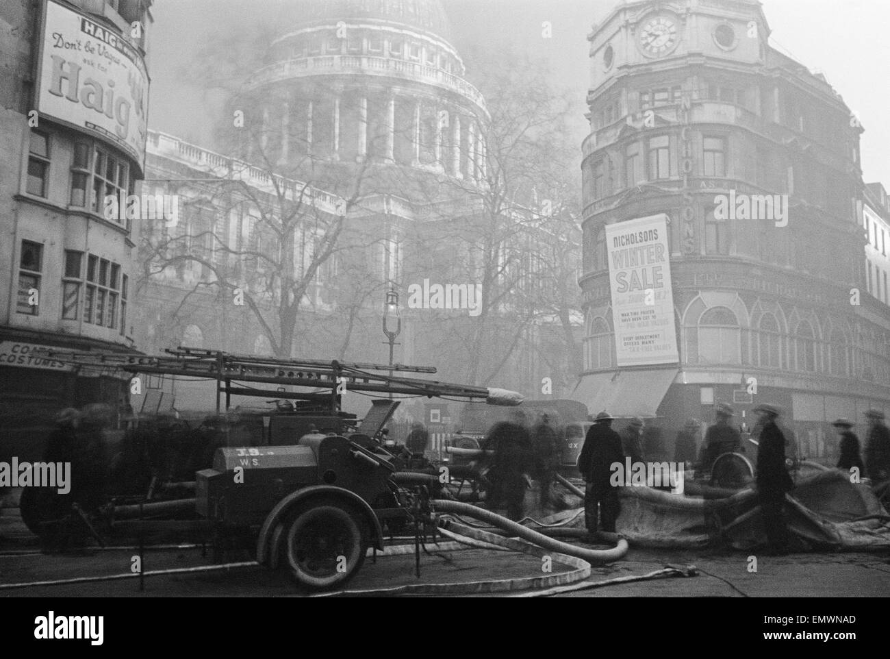 St pauls blitz hi-res stock photography and images - Alamy