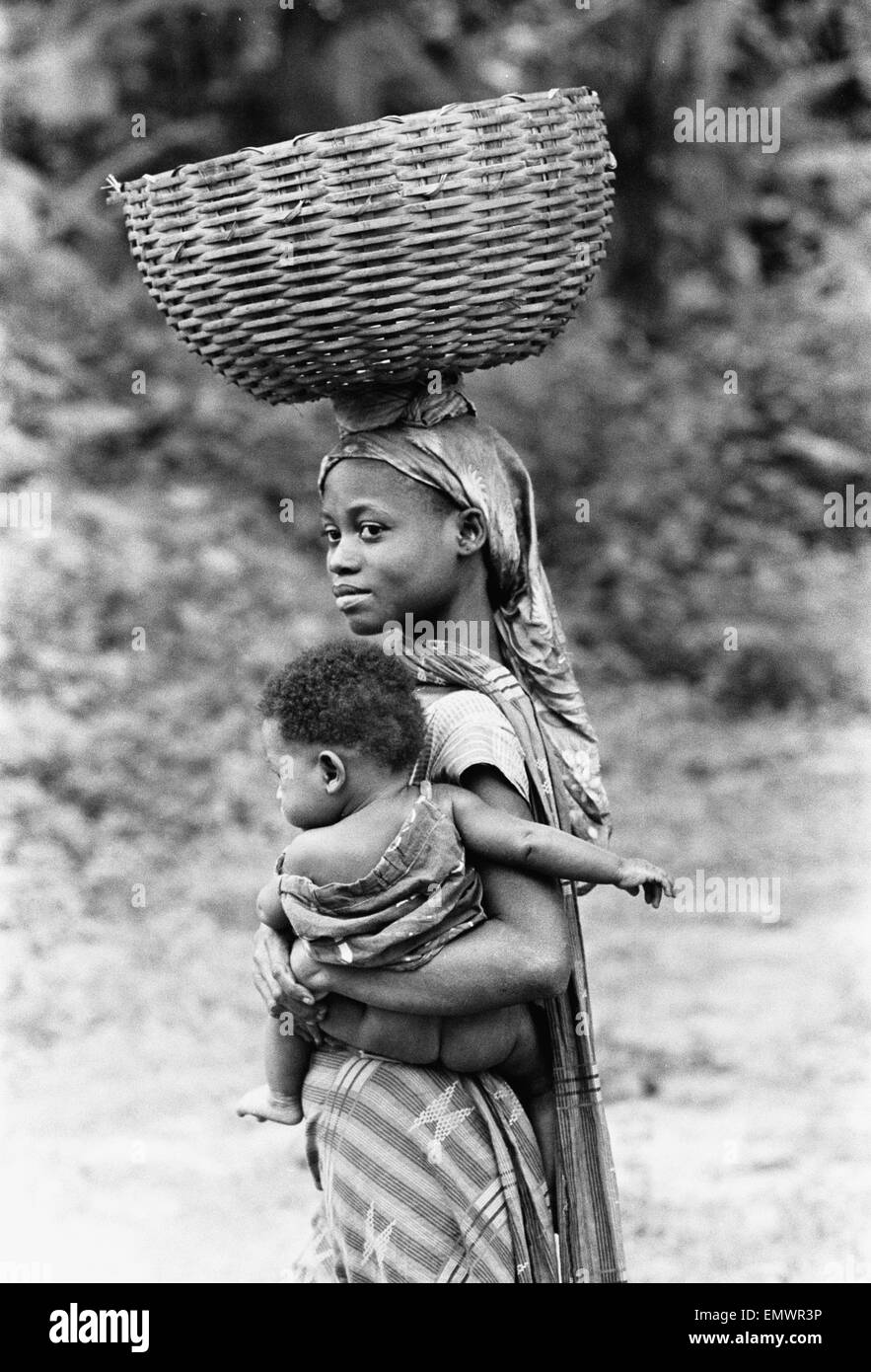 Starvation child hi-res stock photography and images - Alamy