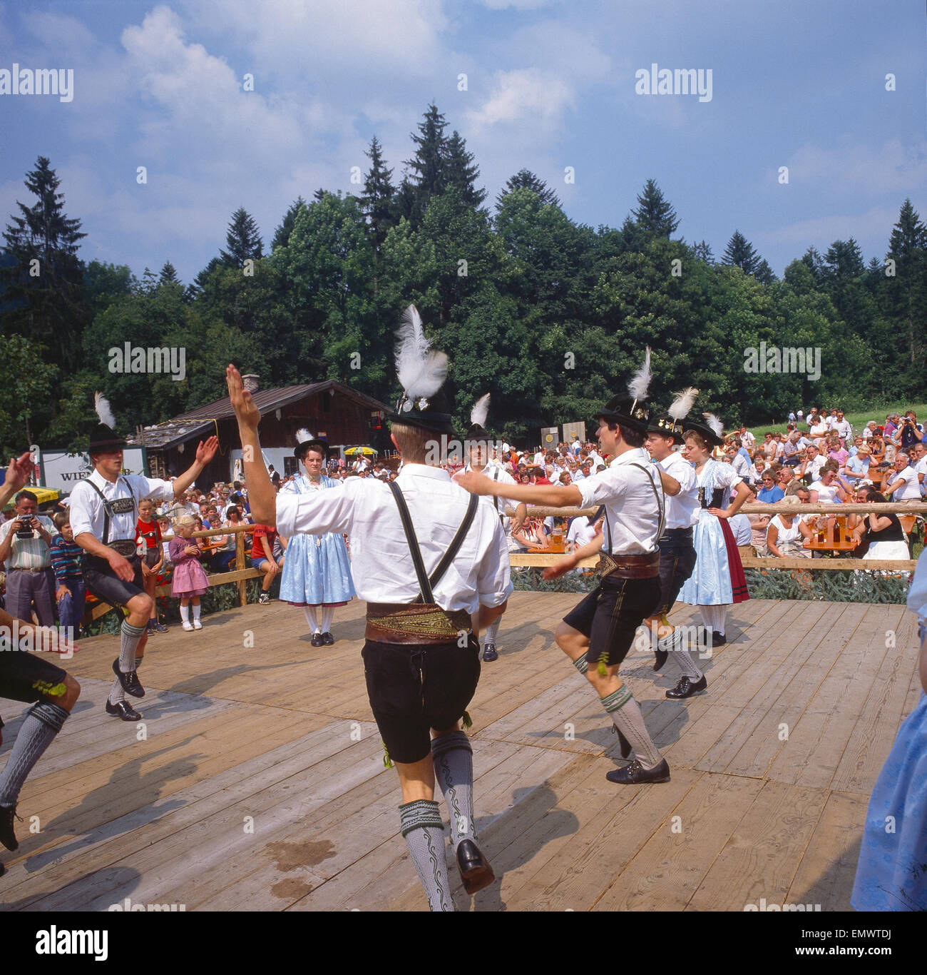 Schuhplattler hi-res stock photography and images - Alamy