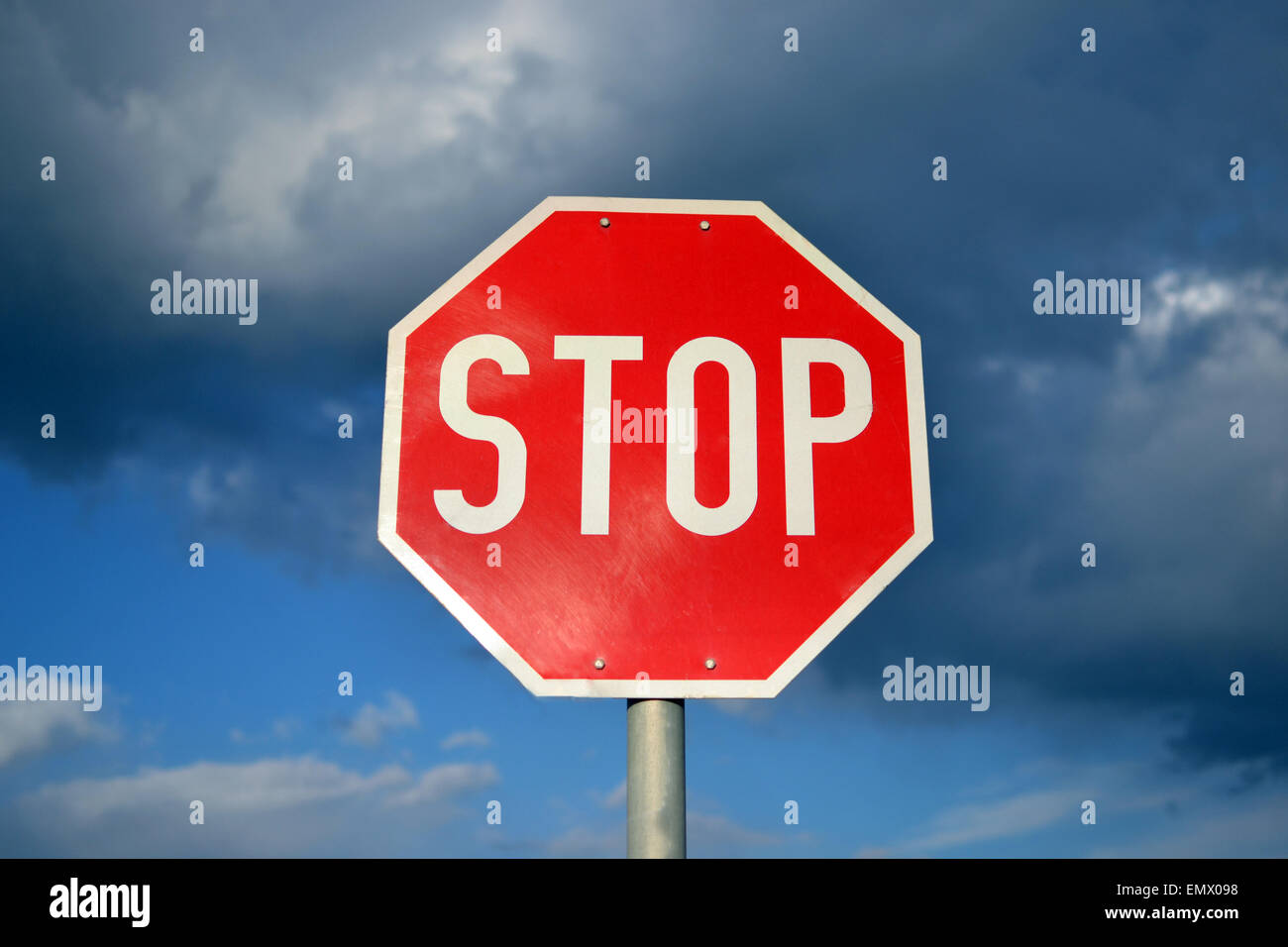 red stop sign Stock Photo - Alamy