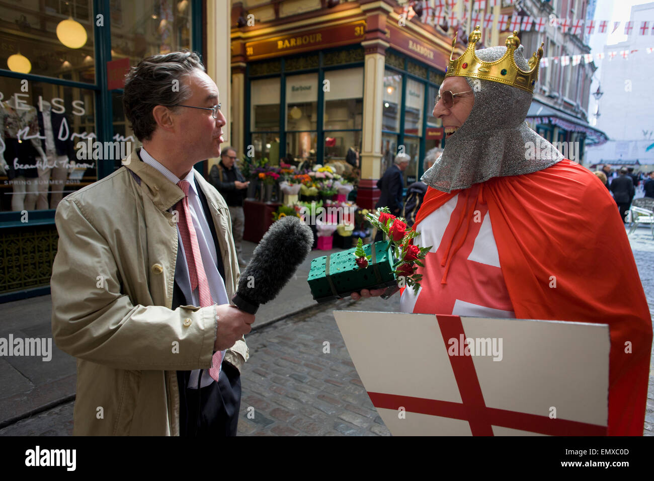 St George in full regalia hands out free red roses to Londoners in ...