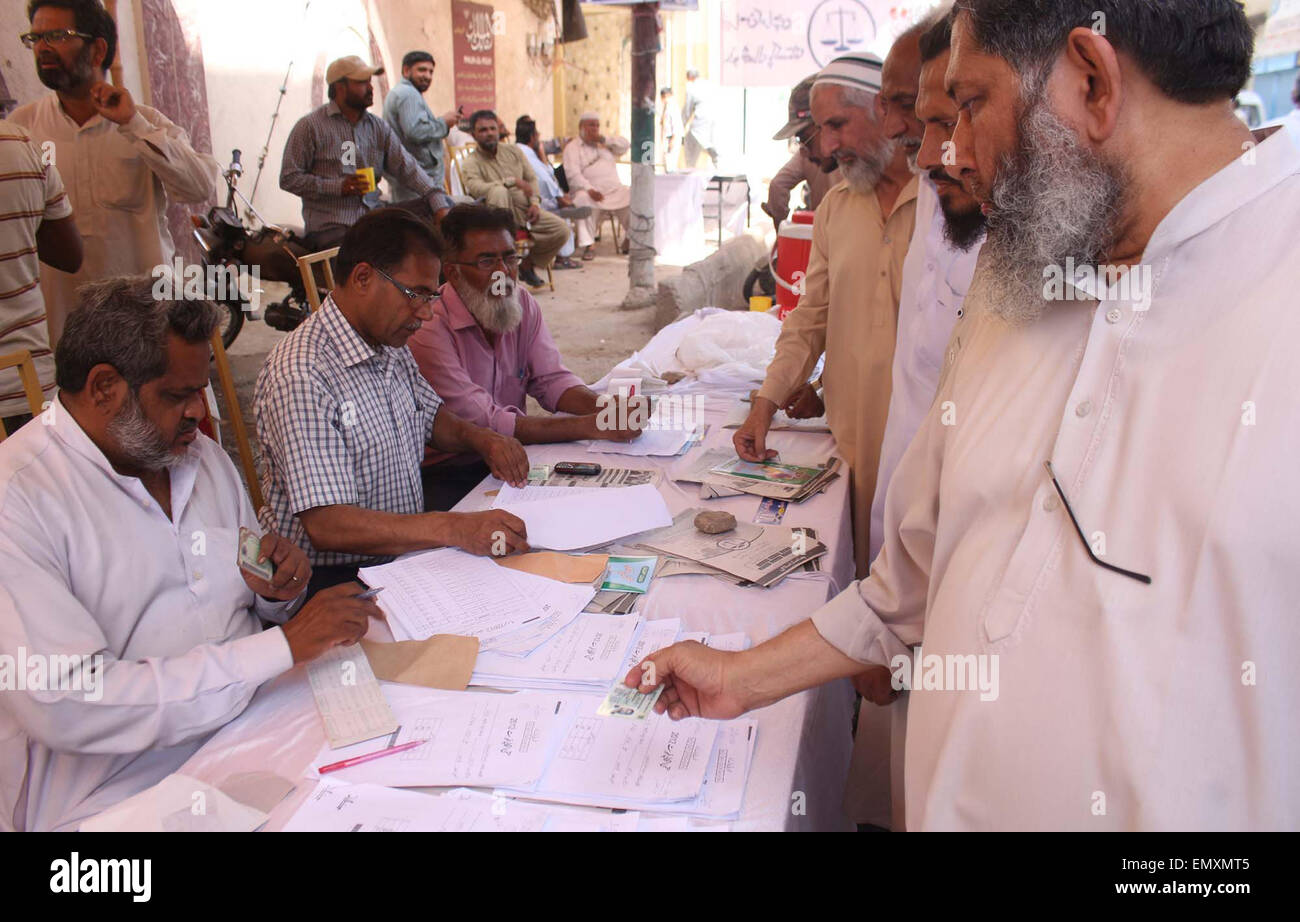 Voters are verifying their identity to get their ballot at polling ...