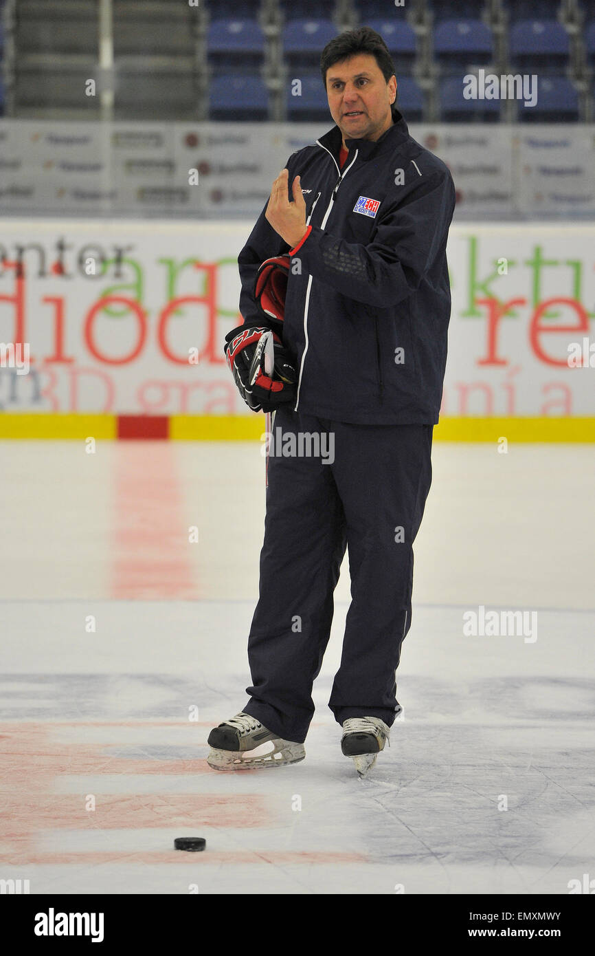 Head couch of Czech National Hockey Team Vladimir Ruzicka instructs ...