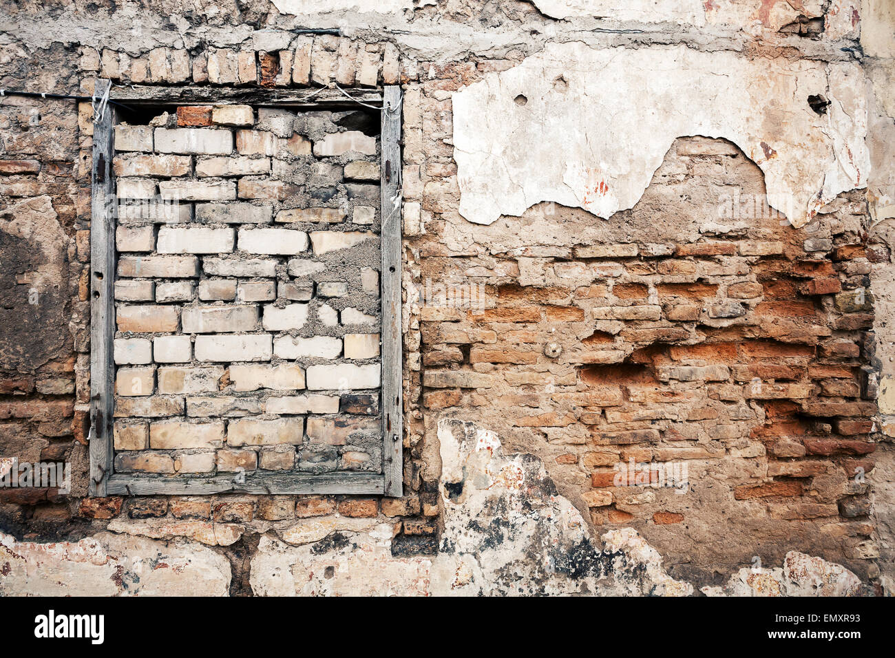 Boarded up window texture hi-res stock photography and images - Alamy