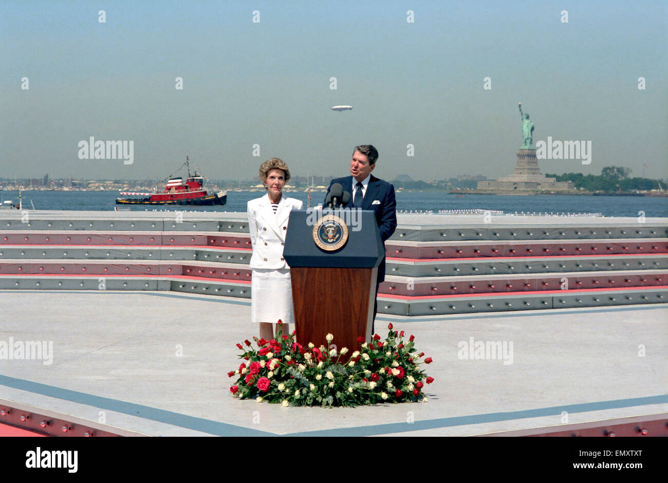 US President Ronald Reagan and First Lady Nancy Reagan gives a speech ...