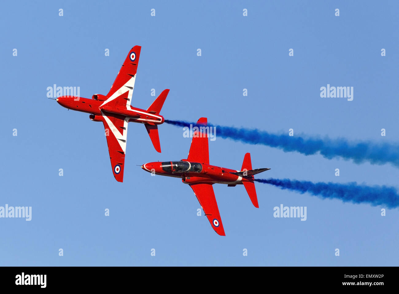 Red arrows performance hi-res stock photography and images - Alamy