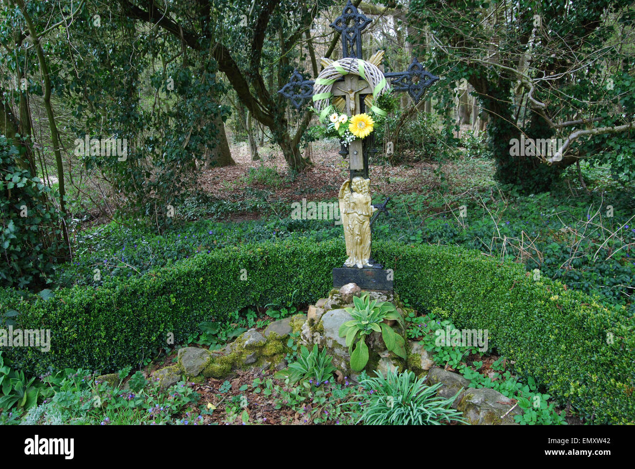 Praying by wayside cross hi-res stock photography and images - Alamy