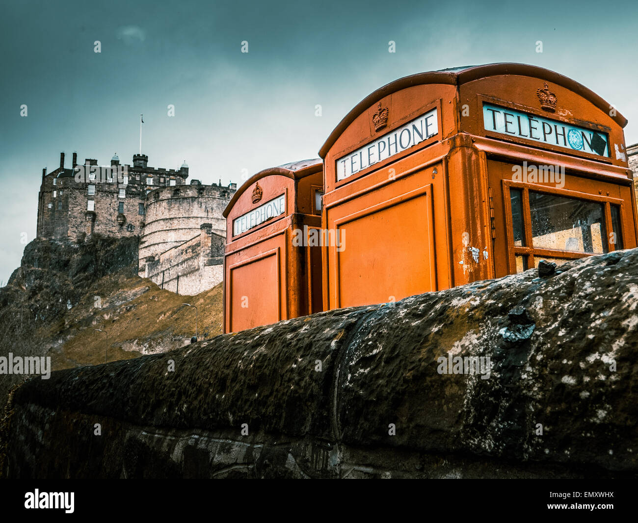Telephone box edinburgh castle scotland hi-res stock photography and ...