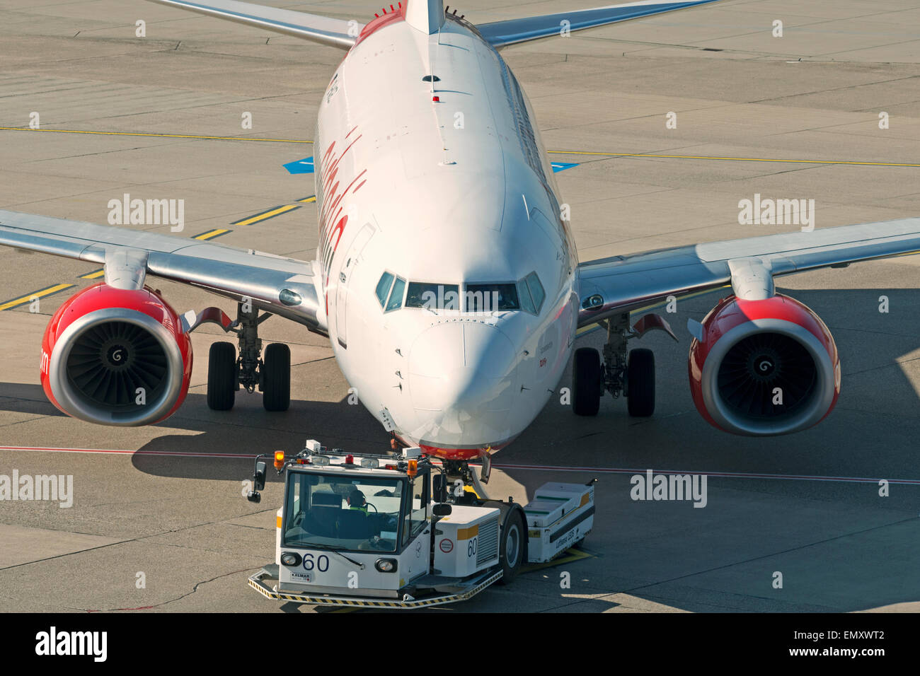 Boeing commercial aviation hi-res stock photography and images - Alamy