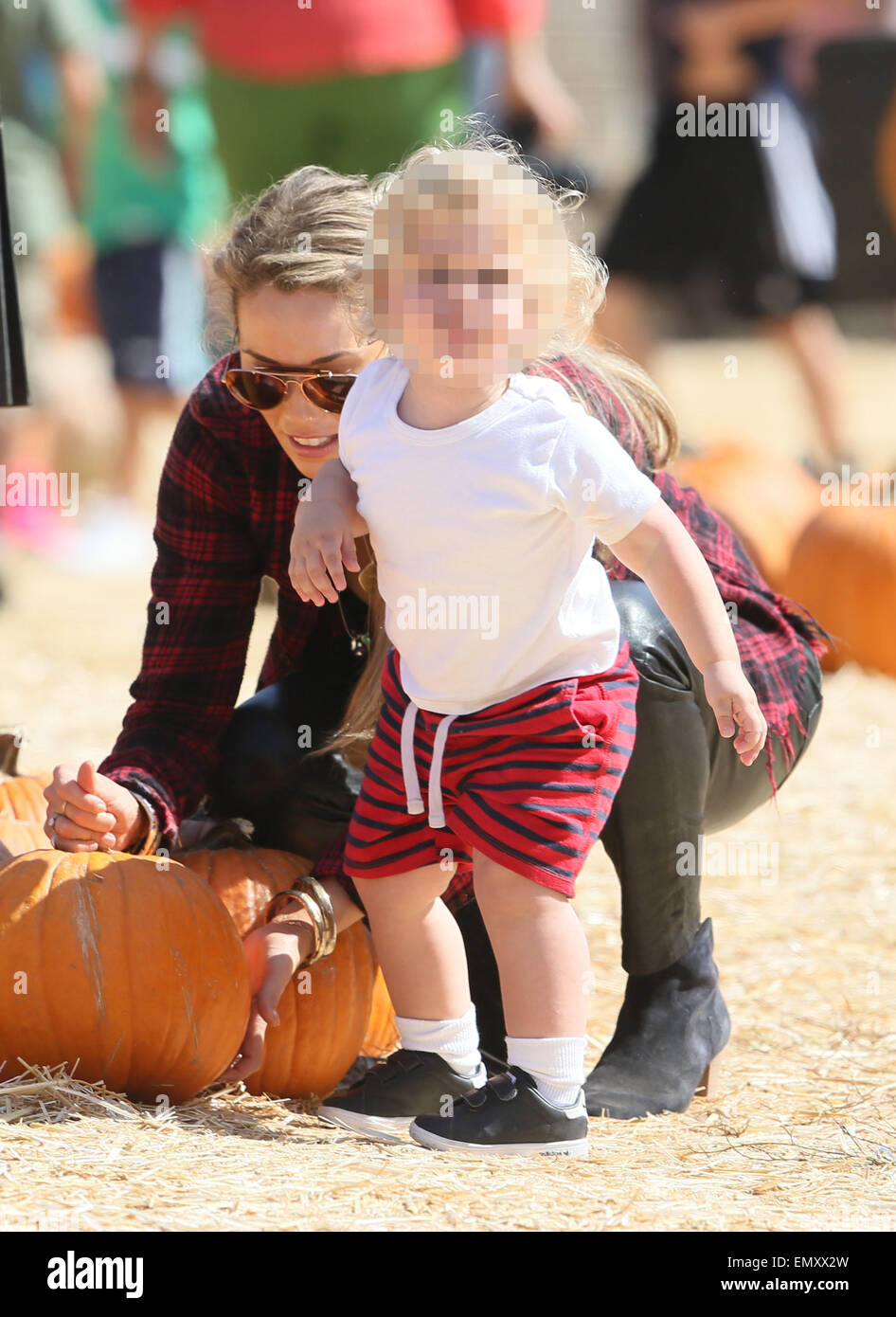 Elizabeth Berkley and husband Greg Lauren take their son, Sky to Mr ...