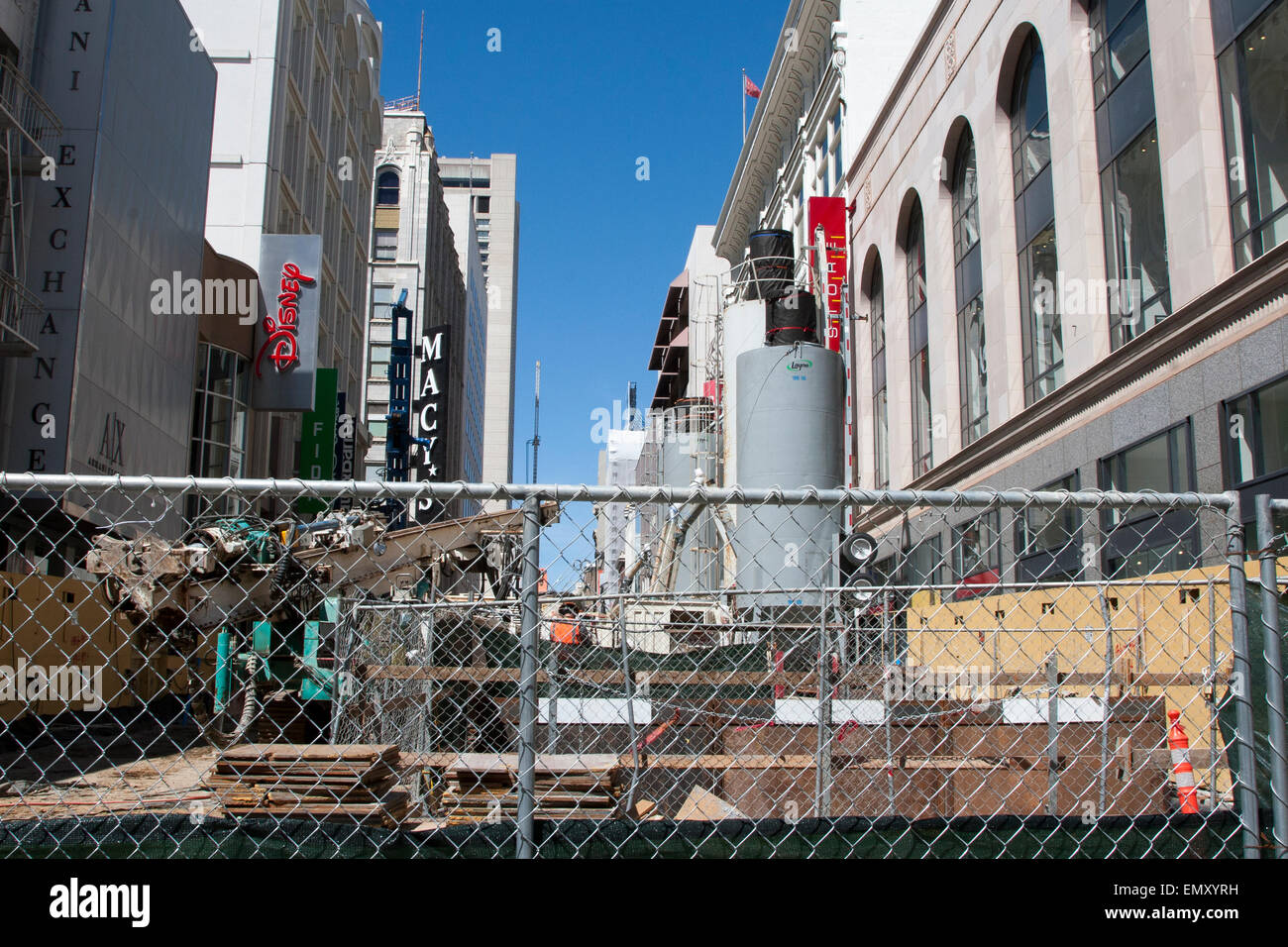 Construction in San Francisco's Union Square area for the new BART line ...
