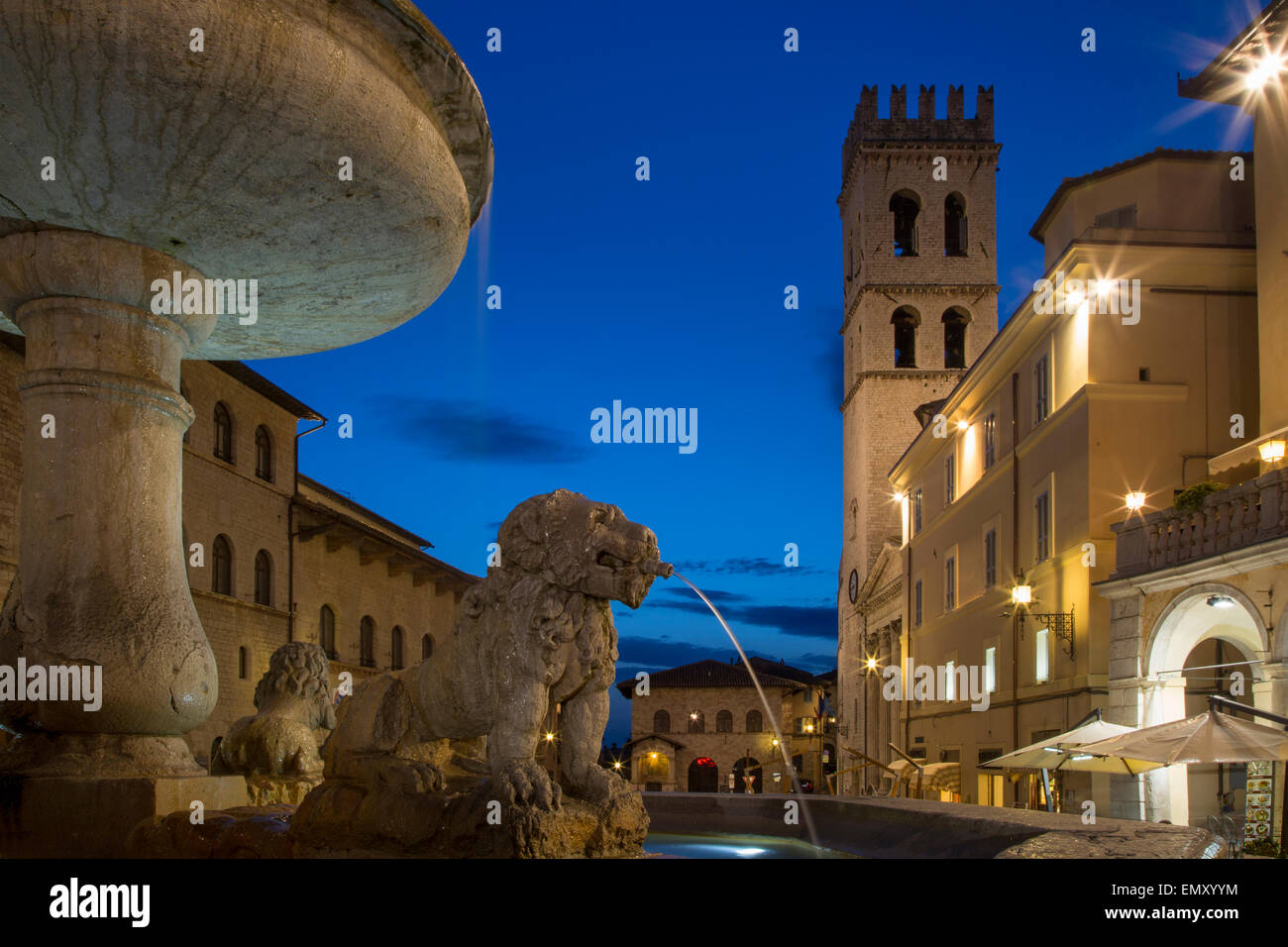 Twilight in Piazza del Comune, Assisi, Umbria, Italy Stock Photo - Alamy