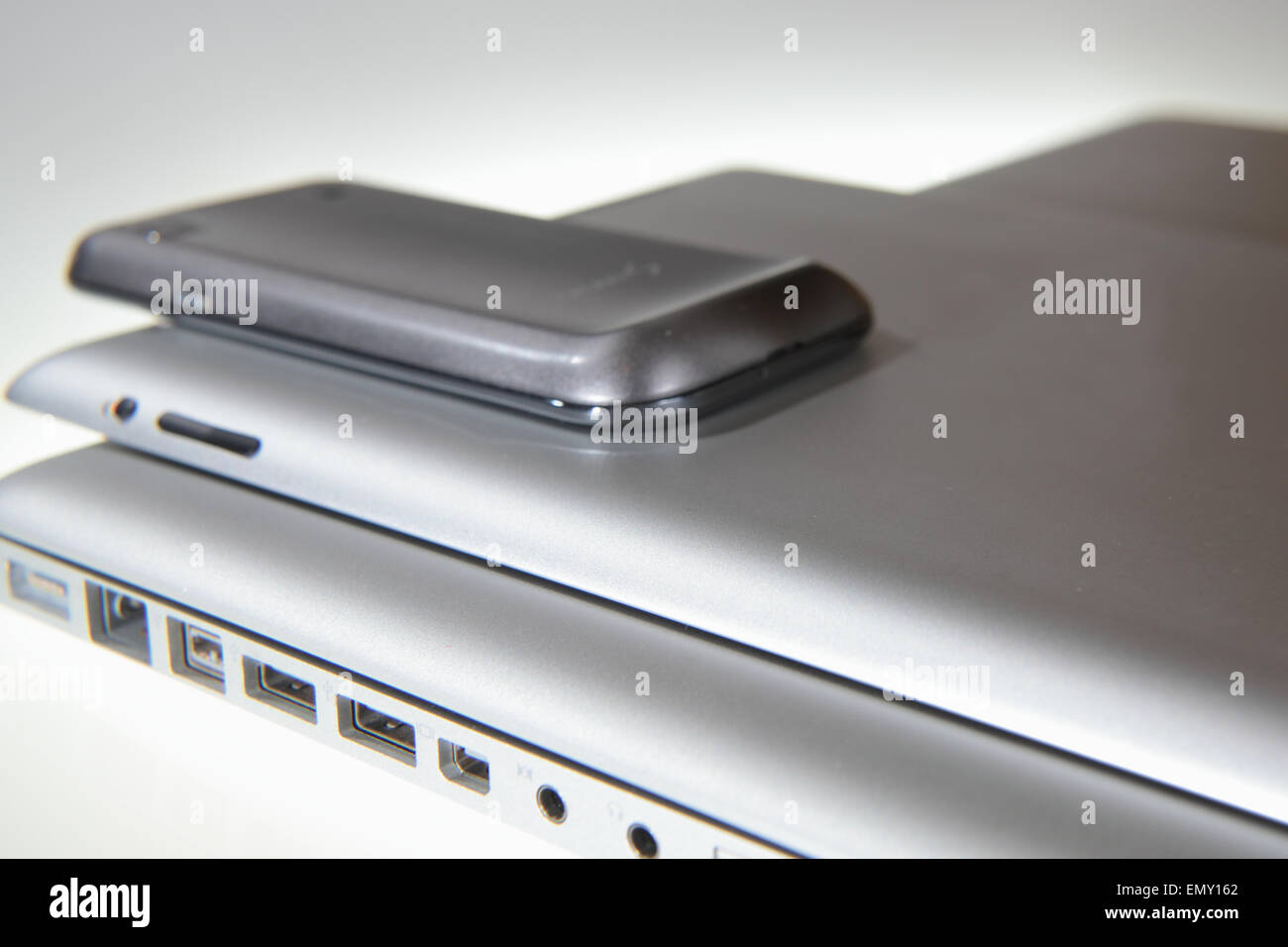 Mobile technology hi-res stock photography and images - Alamy