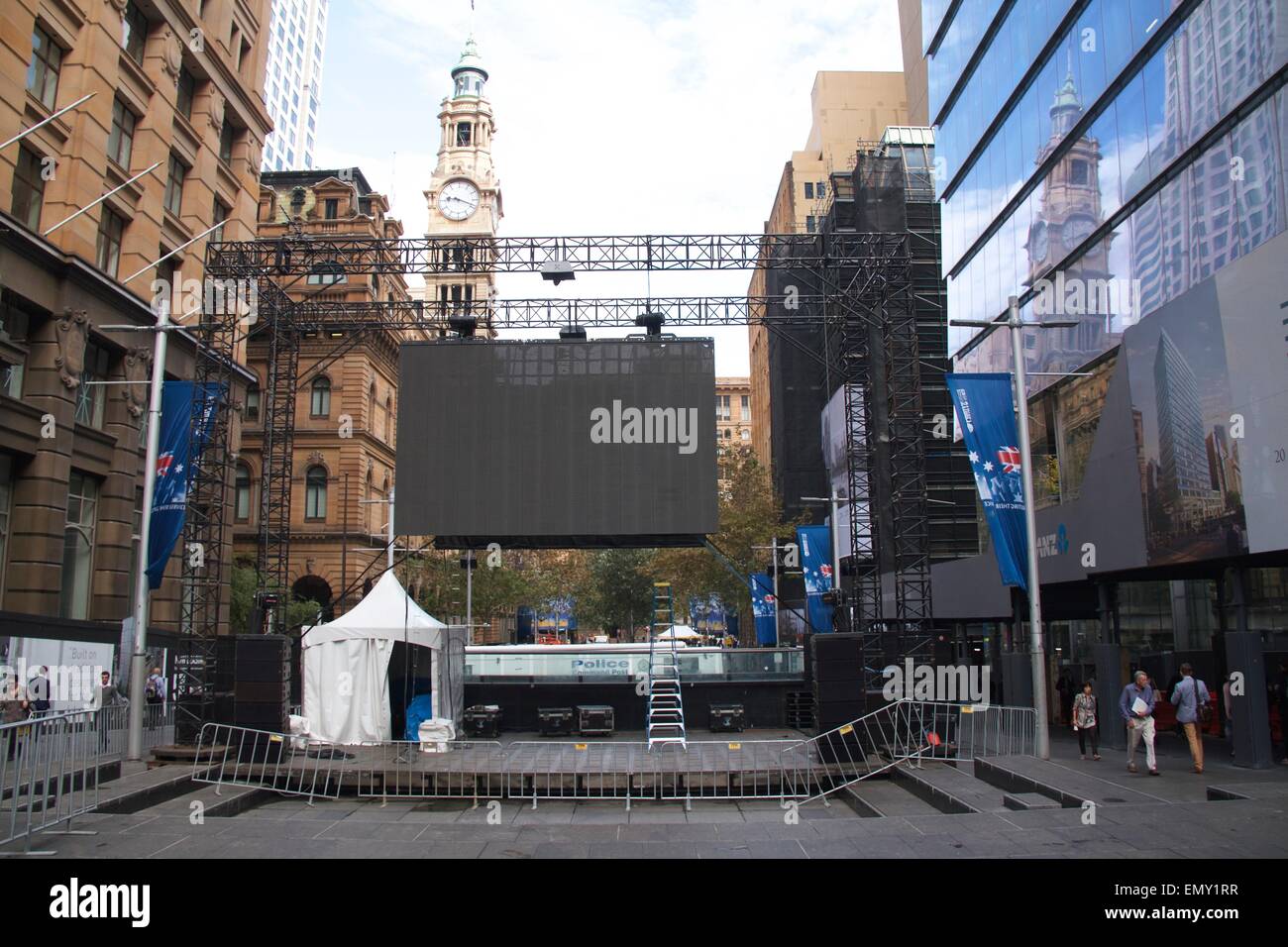 Dawn service cenotaph martin place hi-res stock photography and images ...